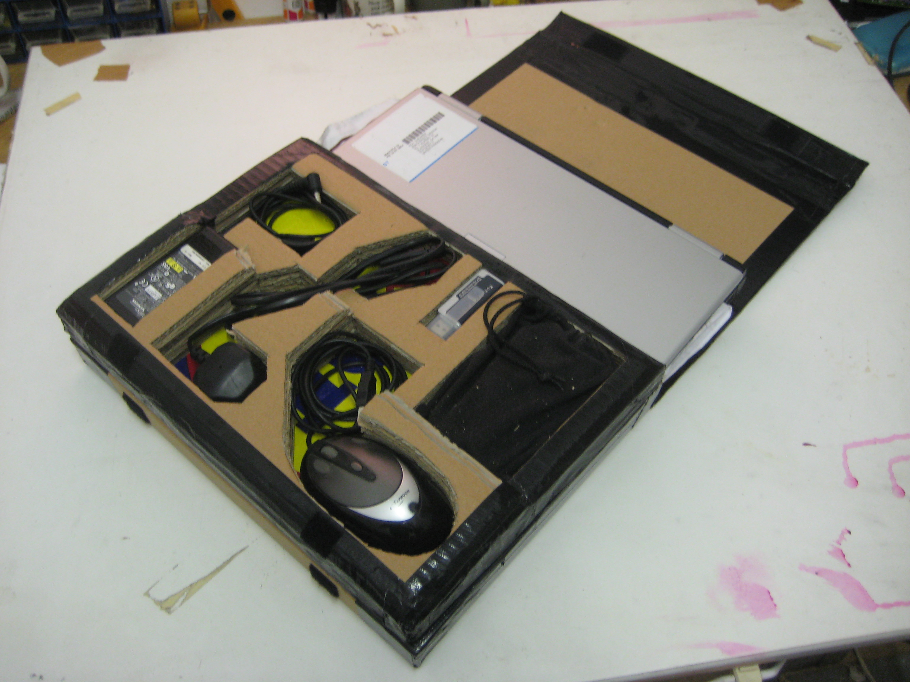 How to Make a Minimalistic (and Cheap) Laptop Case : 5 Steps ...