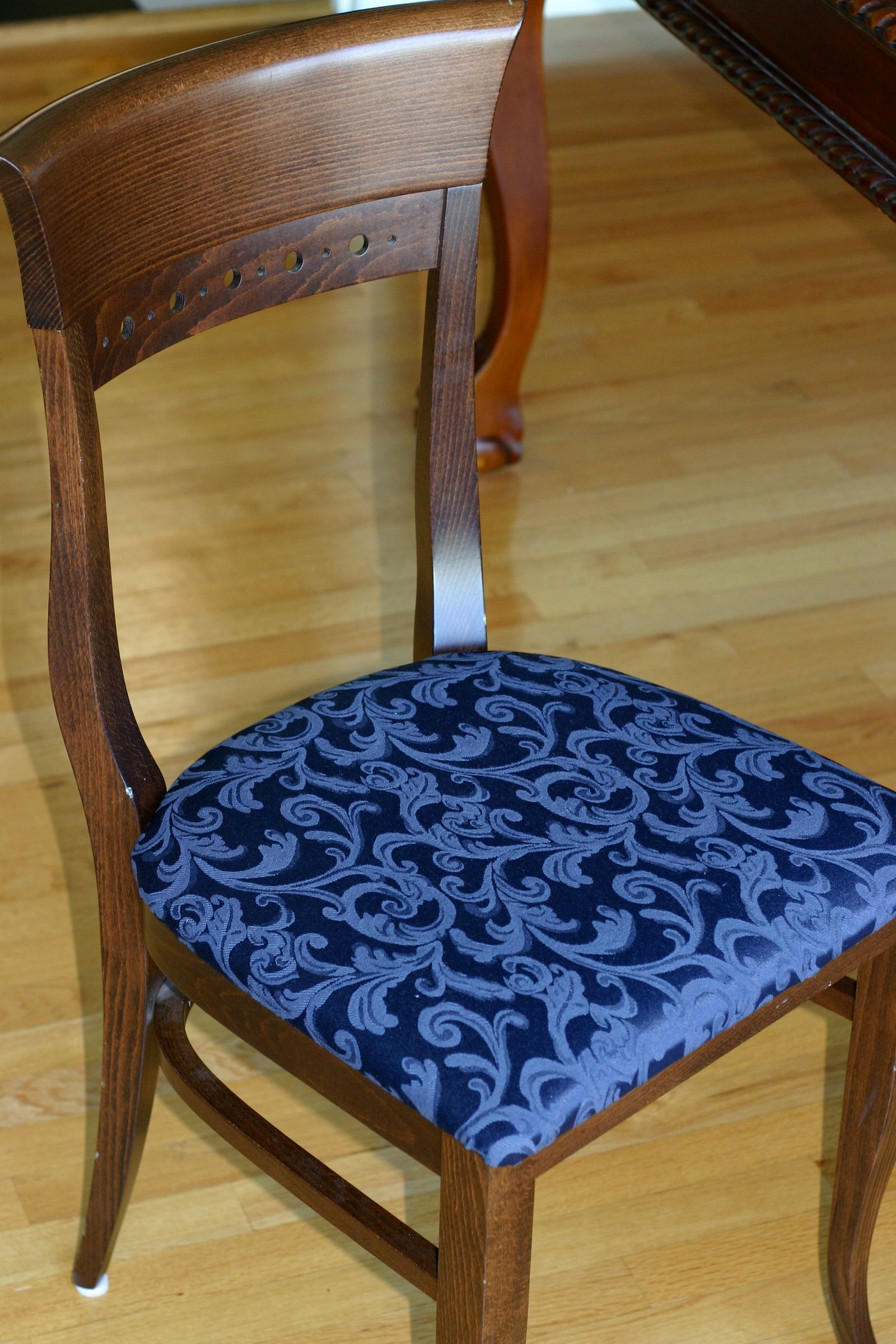 How to Re-Cover Chairs : 5 Steps (with Pictures) - Instructables