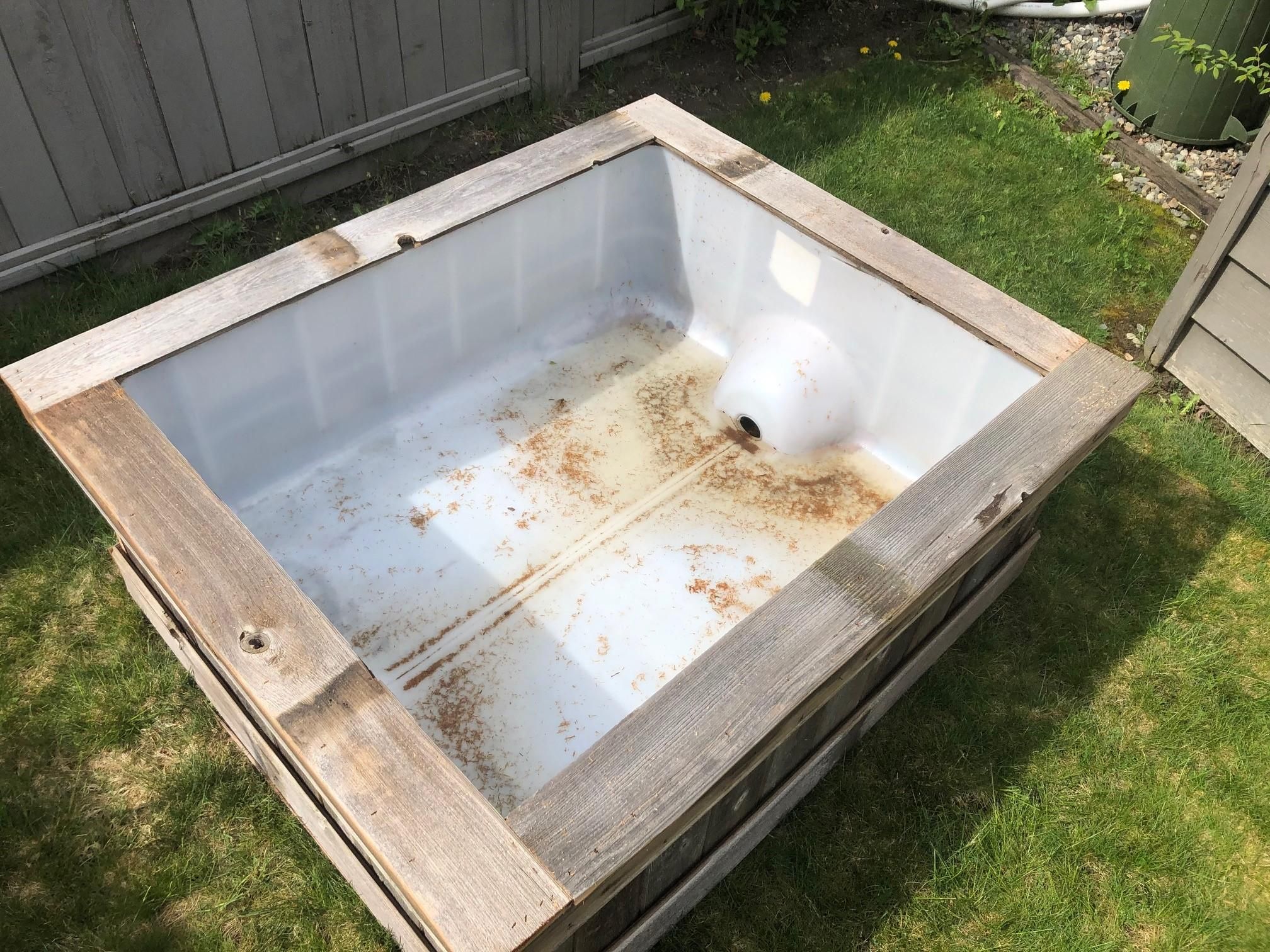 Garden Planters - From an IBC Tote and Old Fence : 13 Steps (with ...