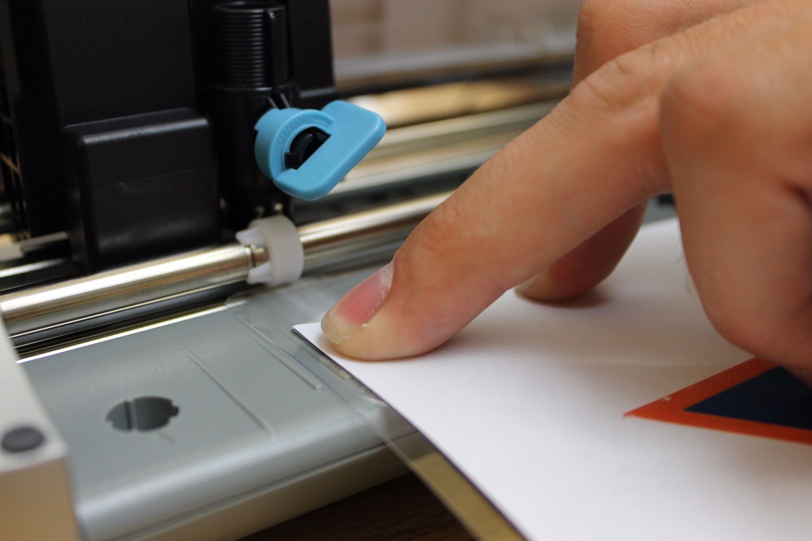 How to Cut a Printed Logo With a Silhouette Portrait : 4 Steps ...