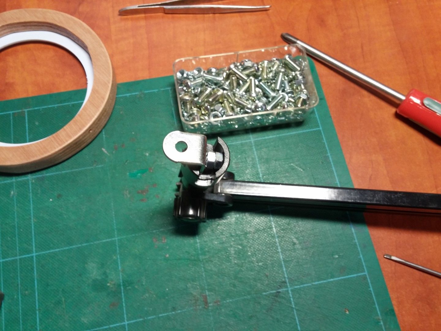 DIY Desktop LED Magnifier Lamp : 8 Steps (with Pictures) - Instructables