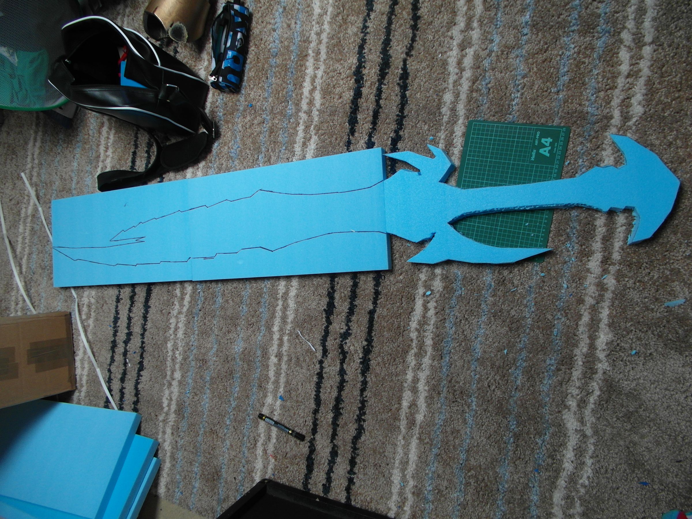 6ft Long Skyrim: Daedric Great Sword. : 4 Steps - Instructables