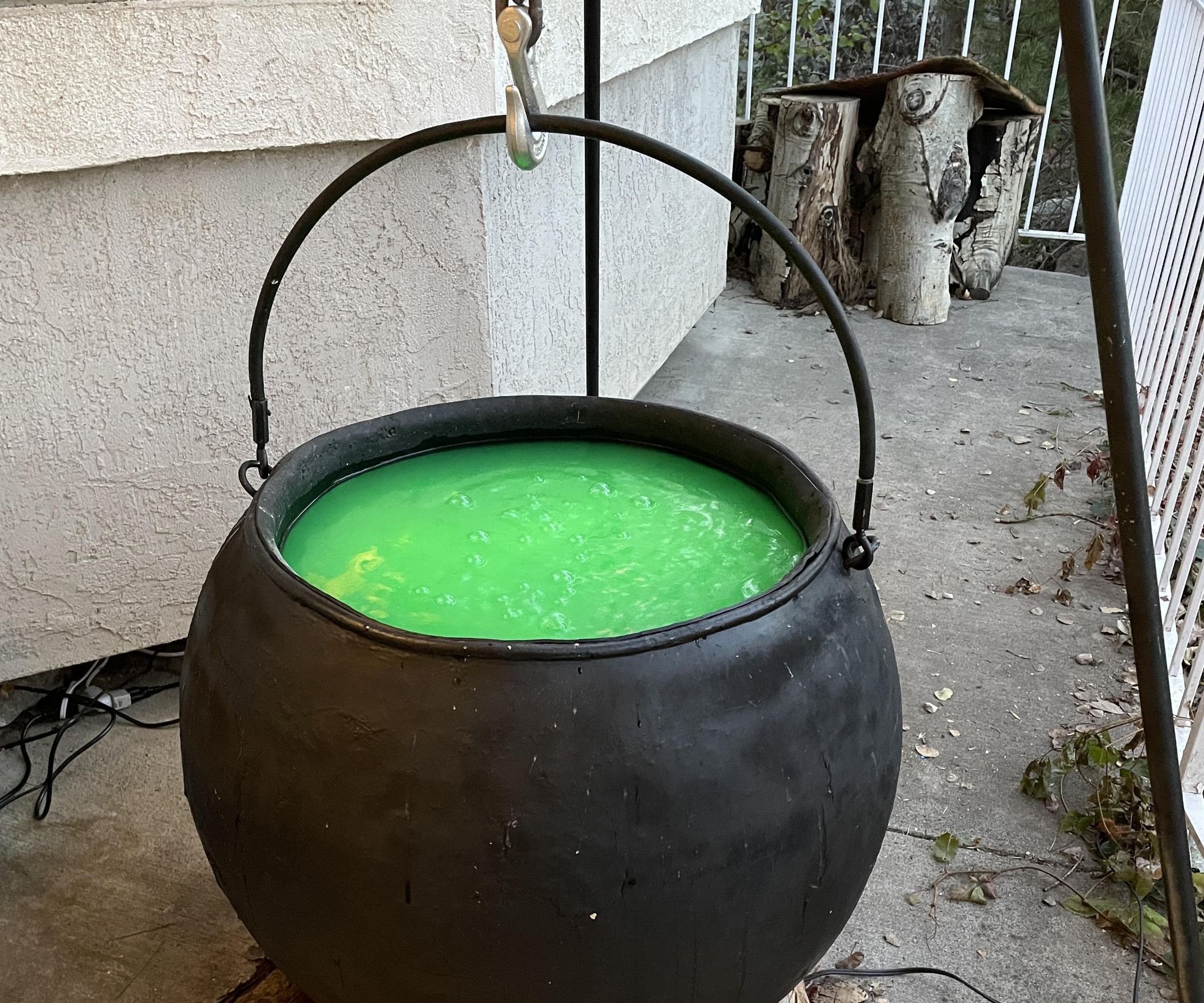Halloween Full-size Bubbling Cauldron Prop : 7 Steps (with Pictures ...