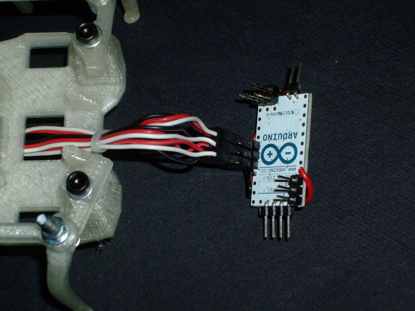 Hexapoduino: Tiny Hexapod 3D Printed, Arduino Controlled : 8 Steps (with Pictures) - Instructables