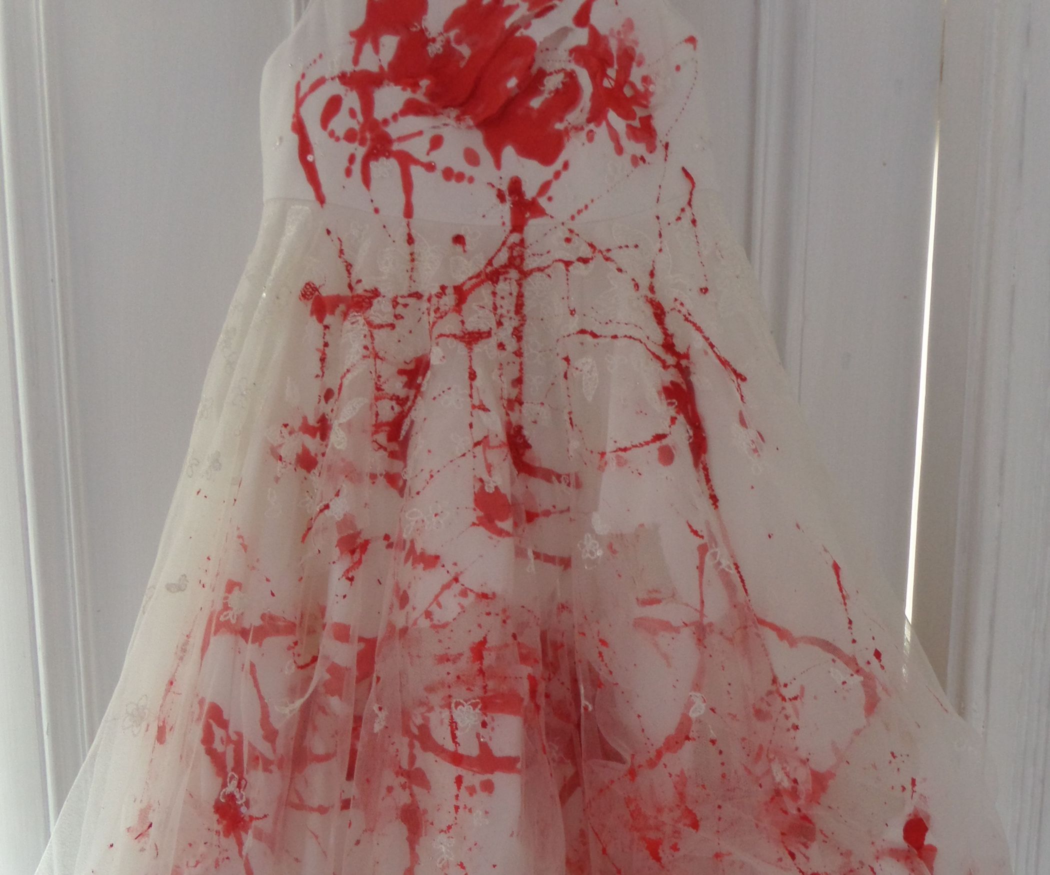 Bloody Dress-decor/costume : 5 Steps (with Pictures) - Instructables