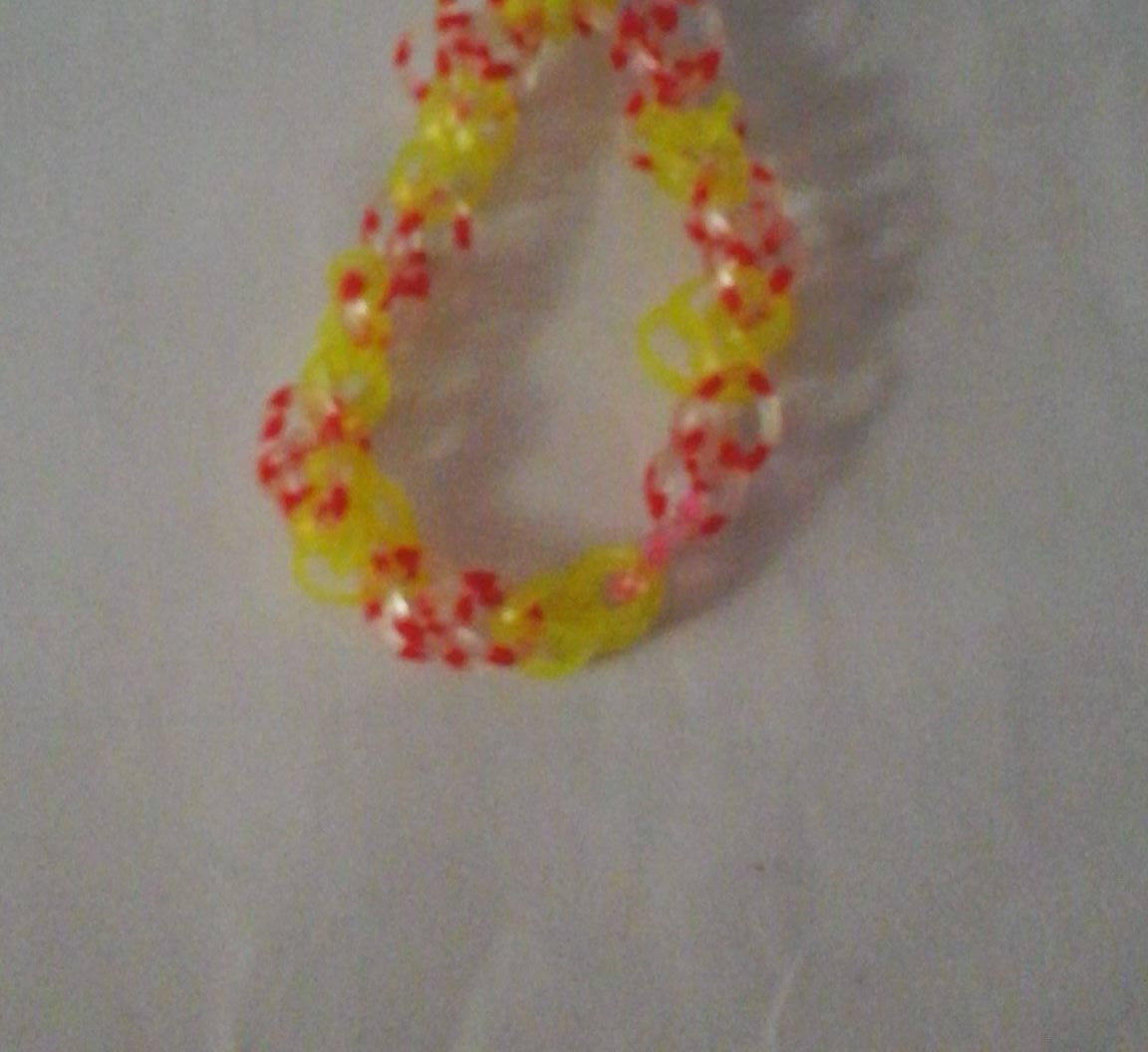 Loom Bracelet Single Chain for Beginners : 9 Steps - Instructables