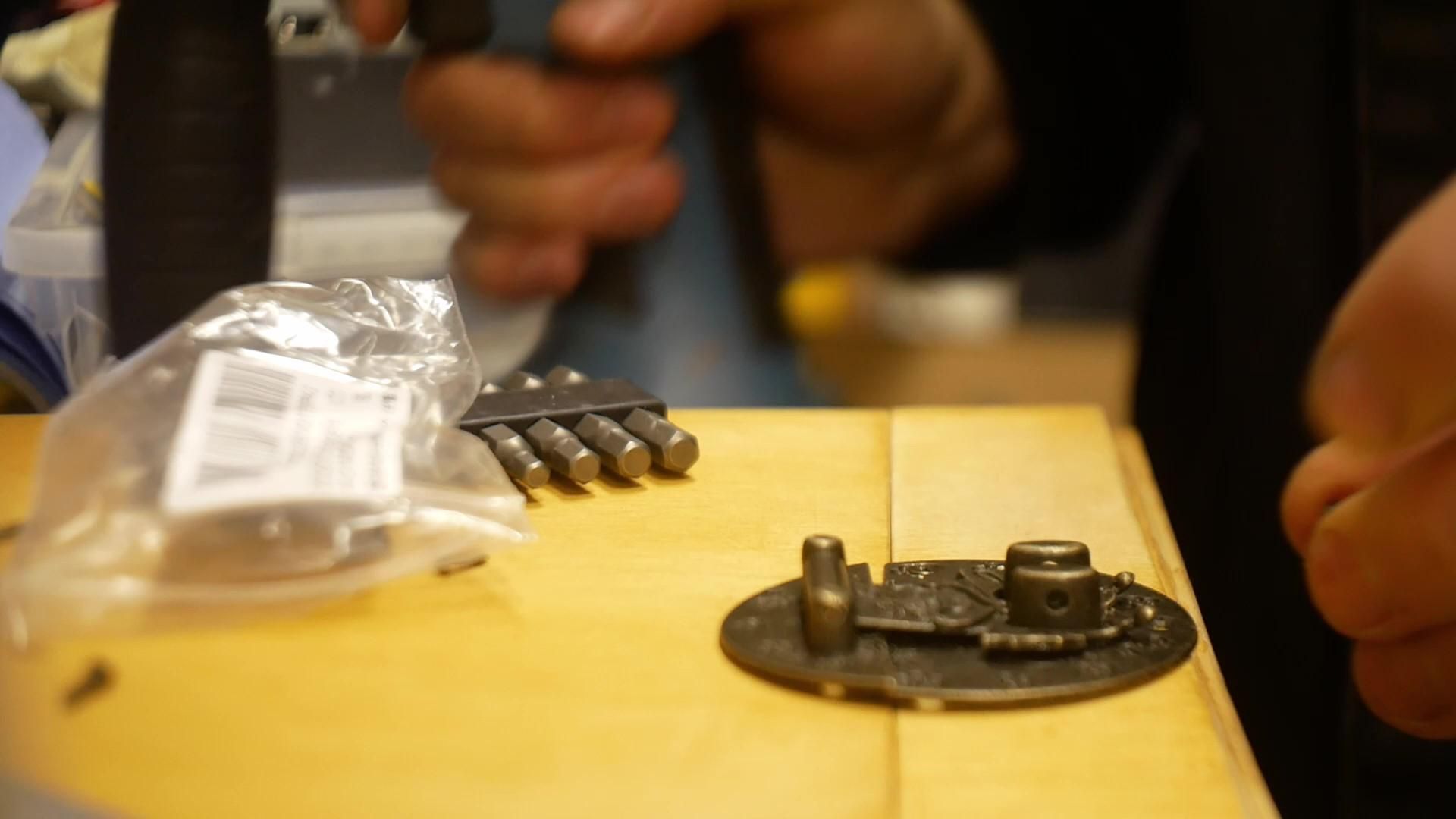 Camera Display Box With Integrated Charger and Reader : 9 Steps (with ...