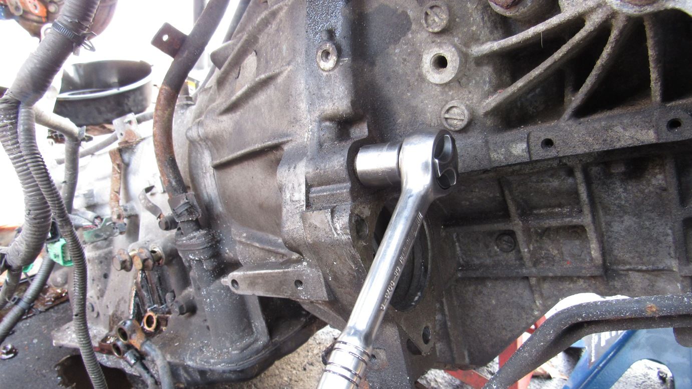 How to Remove a Car Engine and Transmission : 7 Steps - Instructables