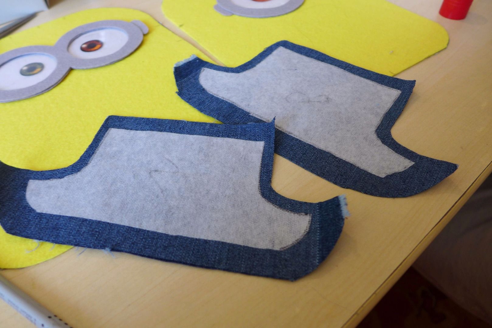 Minion Shoulder Bags : 11 Steps (with Pictures) - Instructables