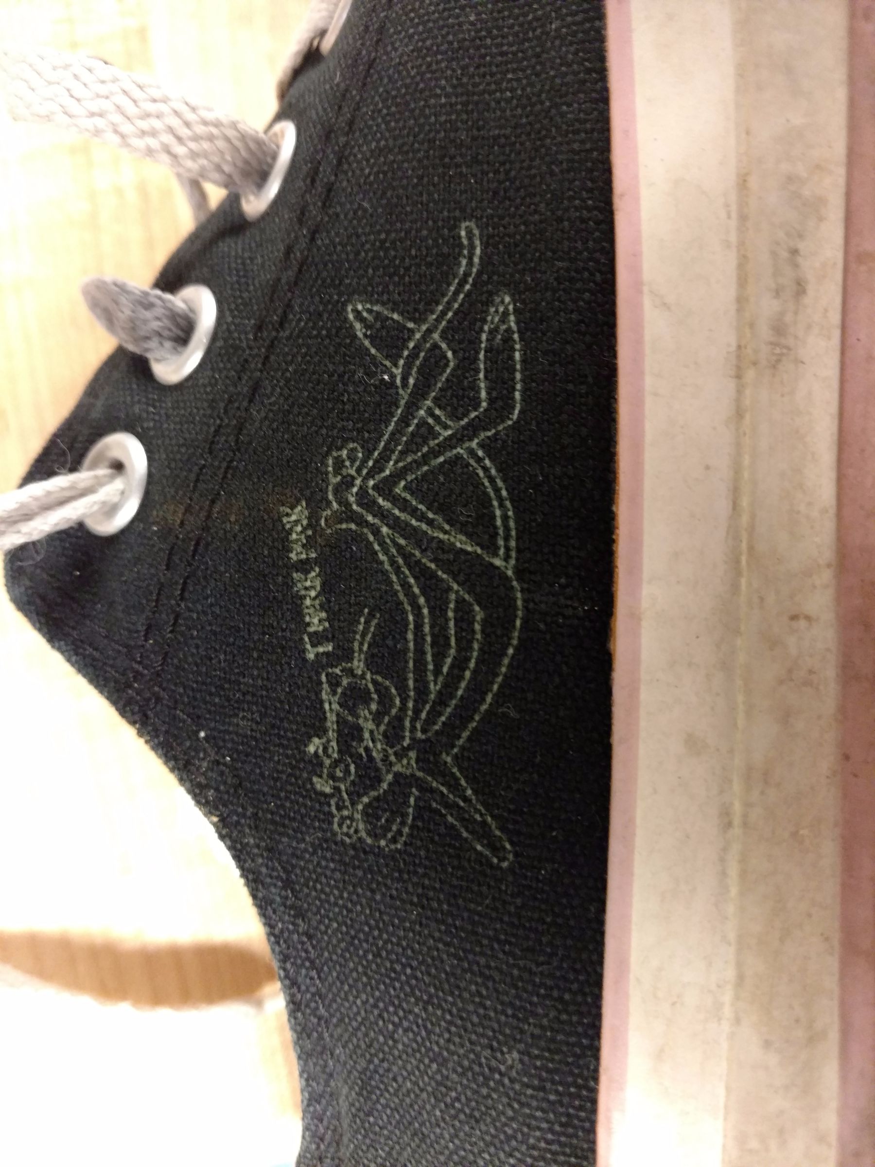 Laser Engraved Converse Shoes : 4 Steps - Instructables