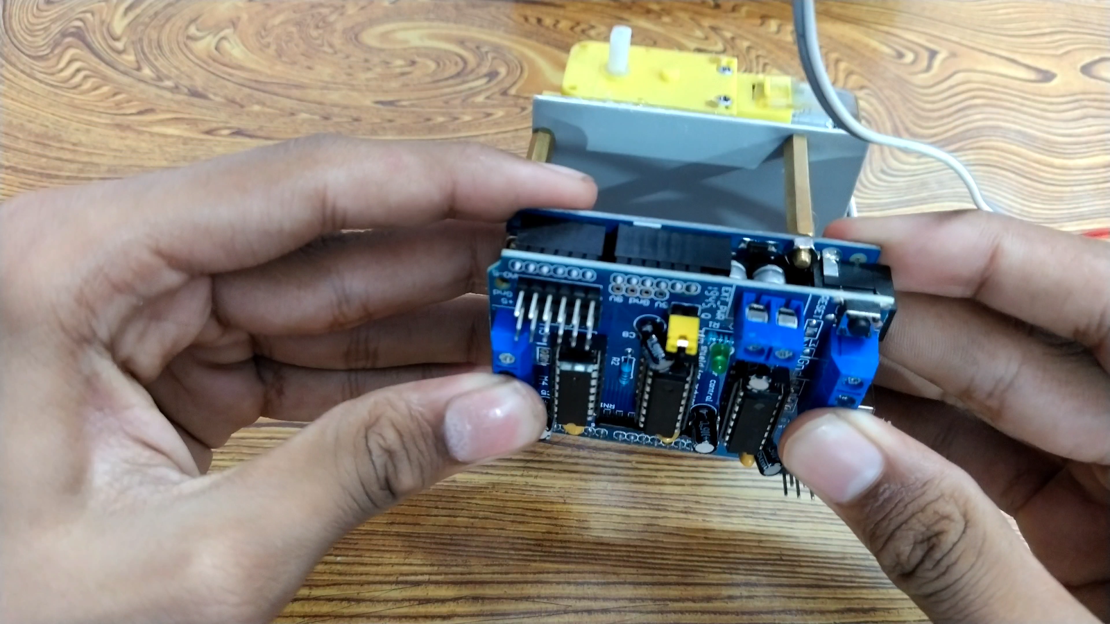 How to Make Small Obstacle Avoiding Car With L293d Motor Driver Shield in 5 Mins. : 4 Steps ...