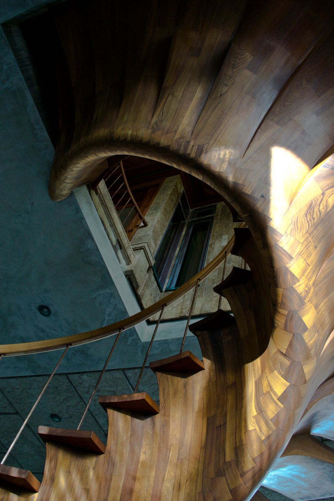 Inlayed Wood Scales on Spiral Staircase : 8 Steps (with Pictures ...