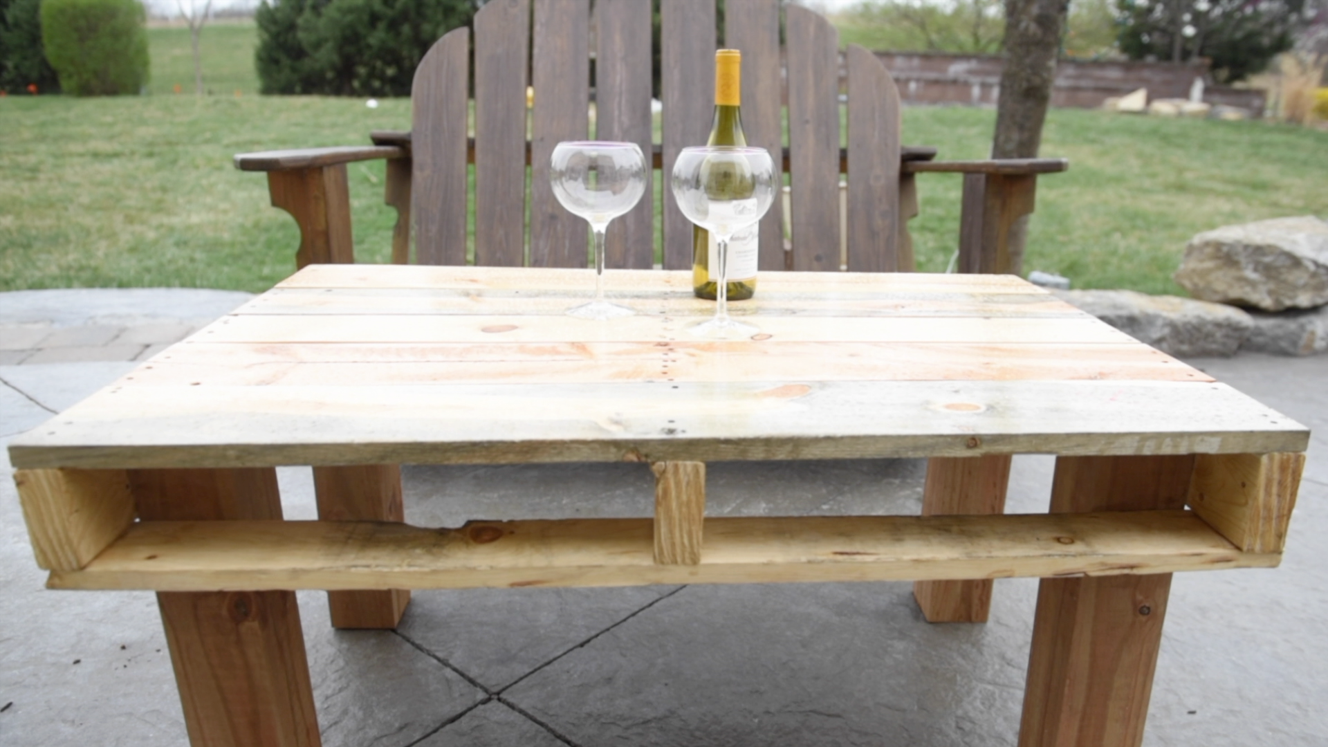 Outdoor Pallet Table in 15 Minutes : 3 Steps - Instructables