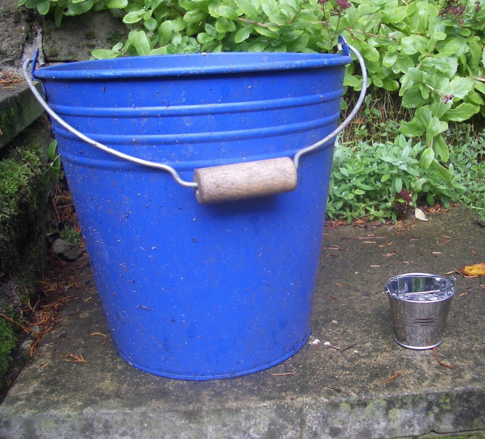 Mini Bucket Rain Chain : 5 Steps (with Pictures) - Instructables