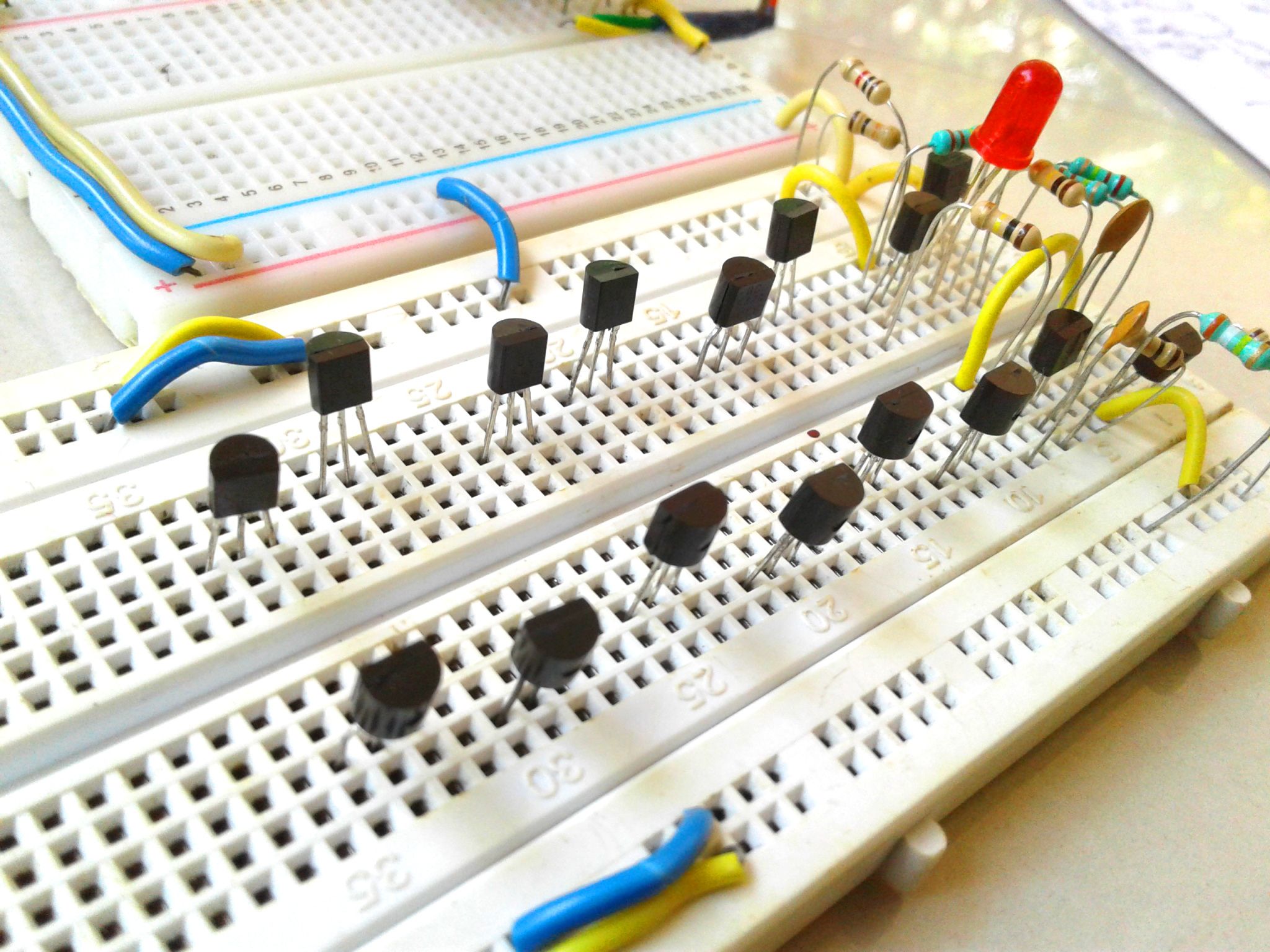 BCD Counter Using Discrete TRANSISTORS : 16 Steps - Instructables