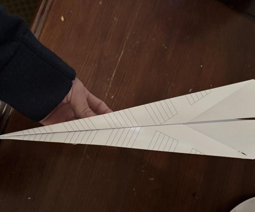 Easy 10-Step Paper Airplane : 10 Steps - Instructables