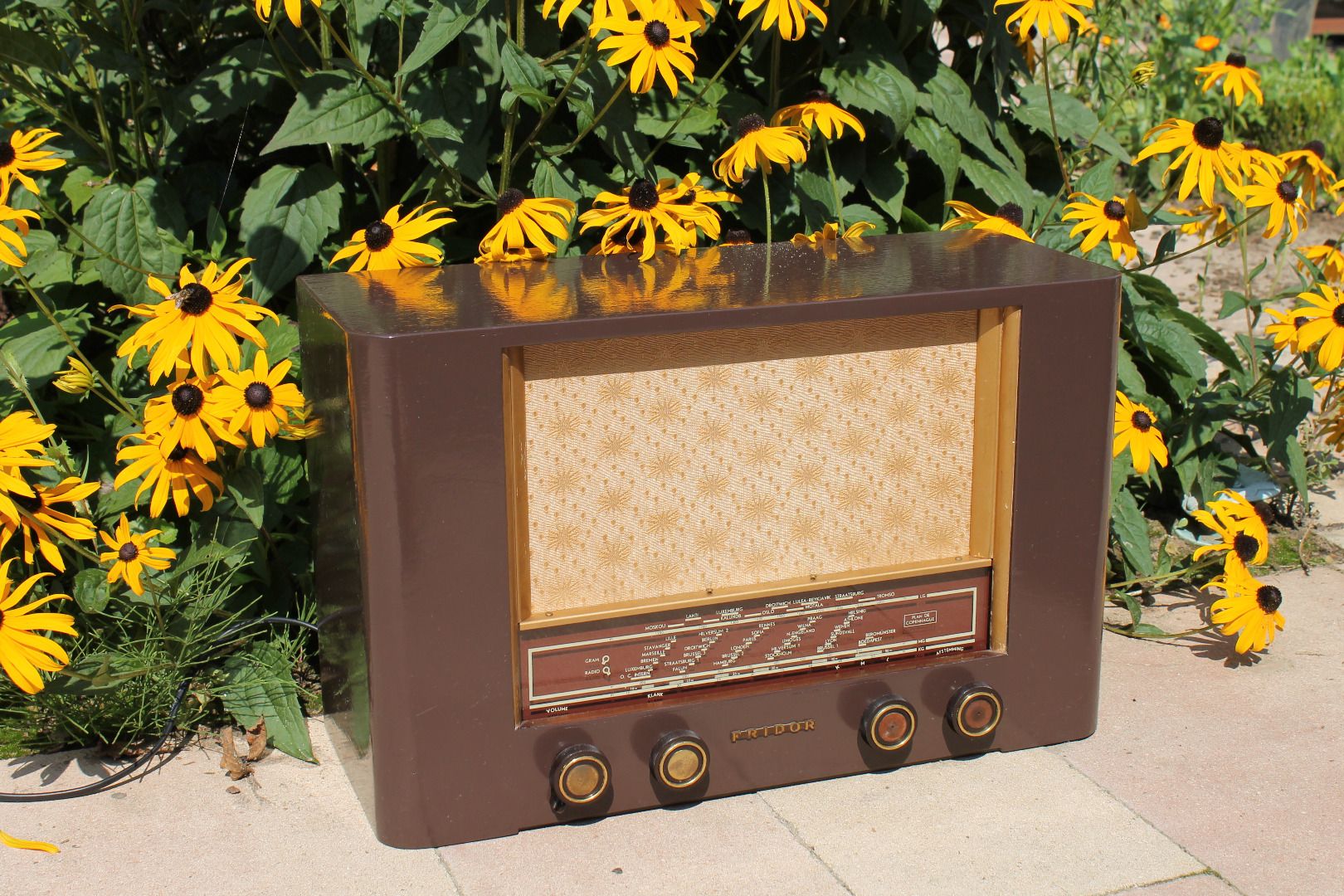 Old Radio Transformation : 10 Steps (with Pictures) - Instructables