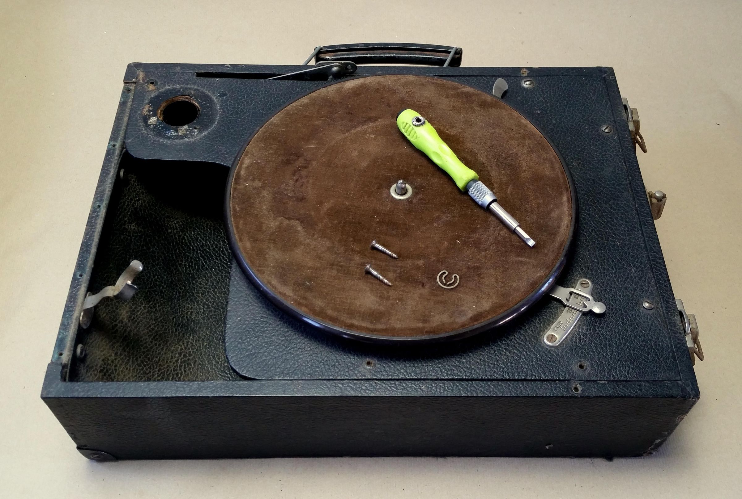 Give an Old Gramophone Some New Life! : 18 Steps (with Pictures ...