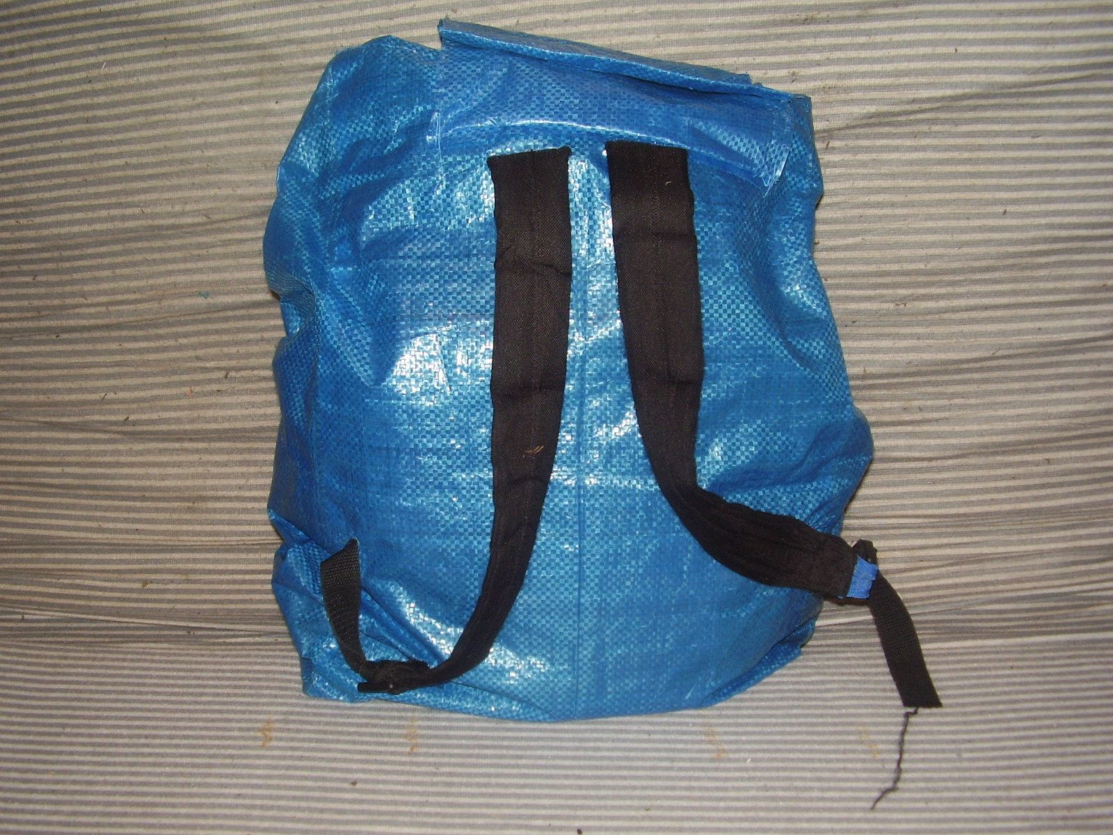 Recycled Ikea-bag Backpack : 4 Steps (with Pictures) - Instructables