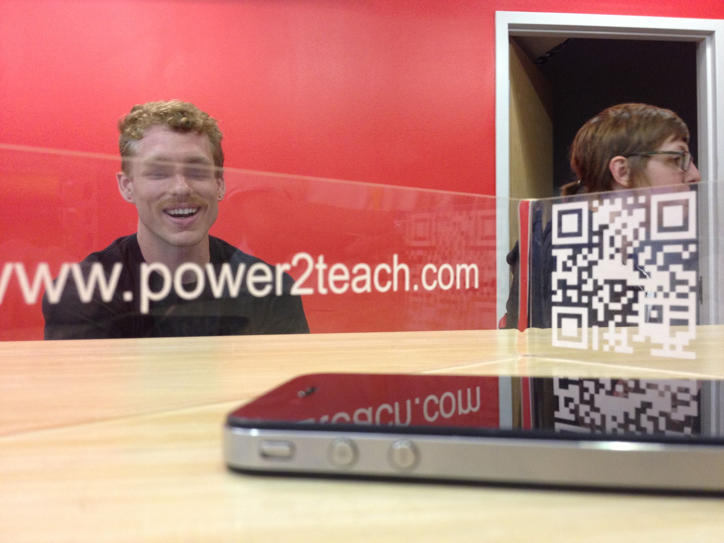 How to Make a Quick Key 'Scan Stand' for IPhone 4/4S/5 : 3 Steps ...