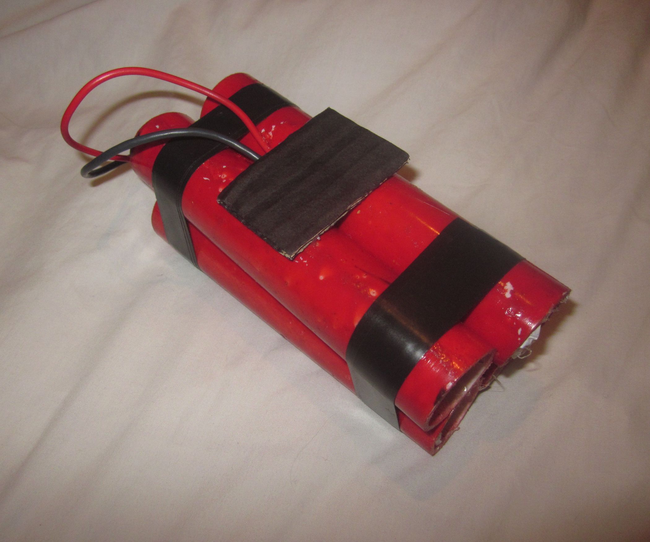 Bomb Prop : 8 Steps - Instructables