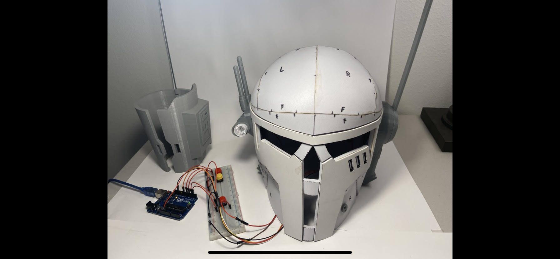 Mandalorian Helmet With Gauntlet Controller : 6 Steps - Instructables