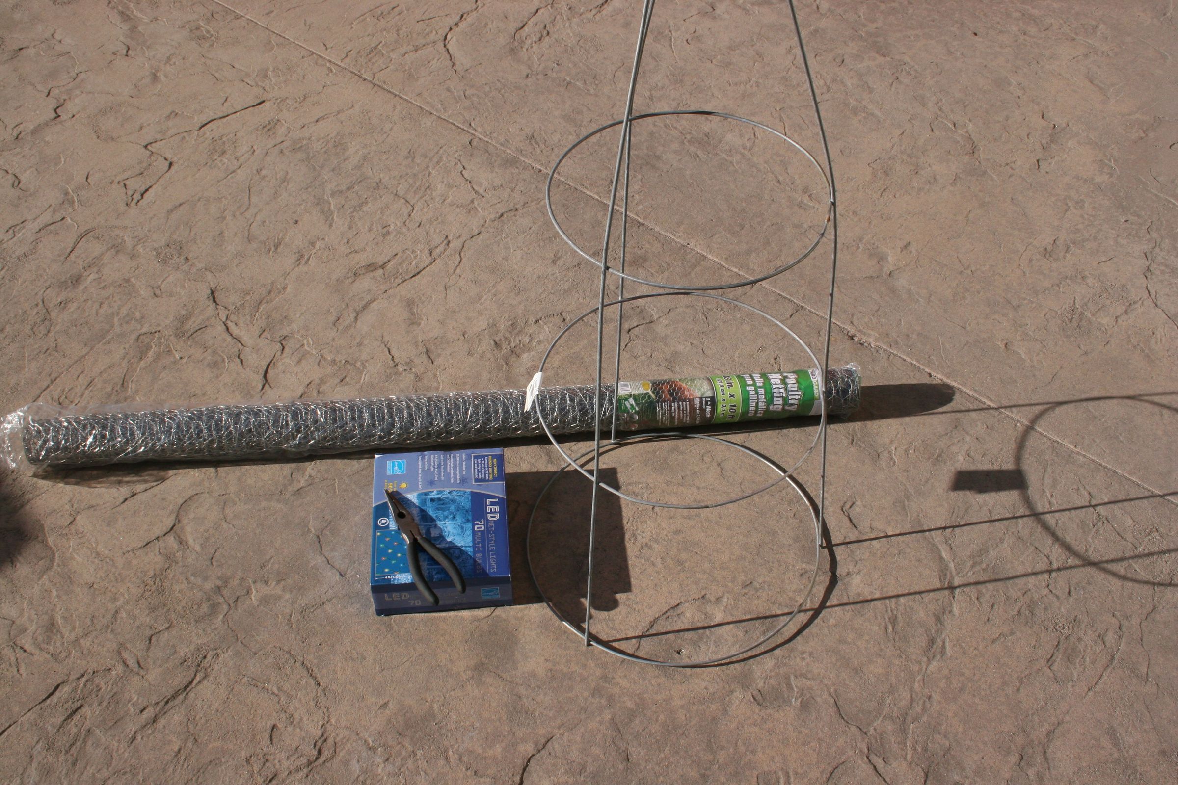 Chicken Wire Christmas Tree : 3 Steps (with Pictures) - Instructables