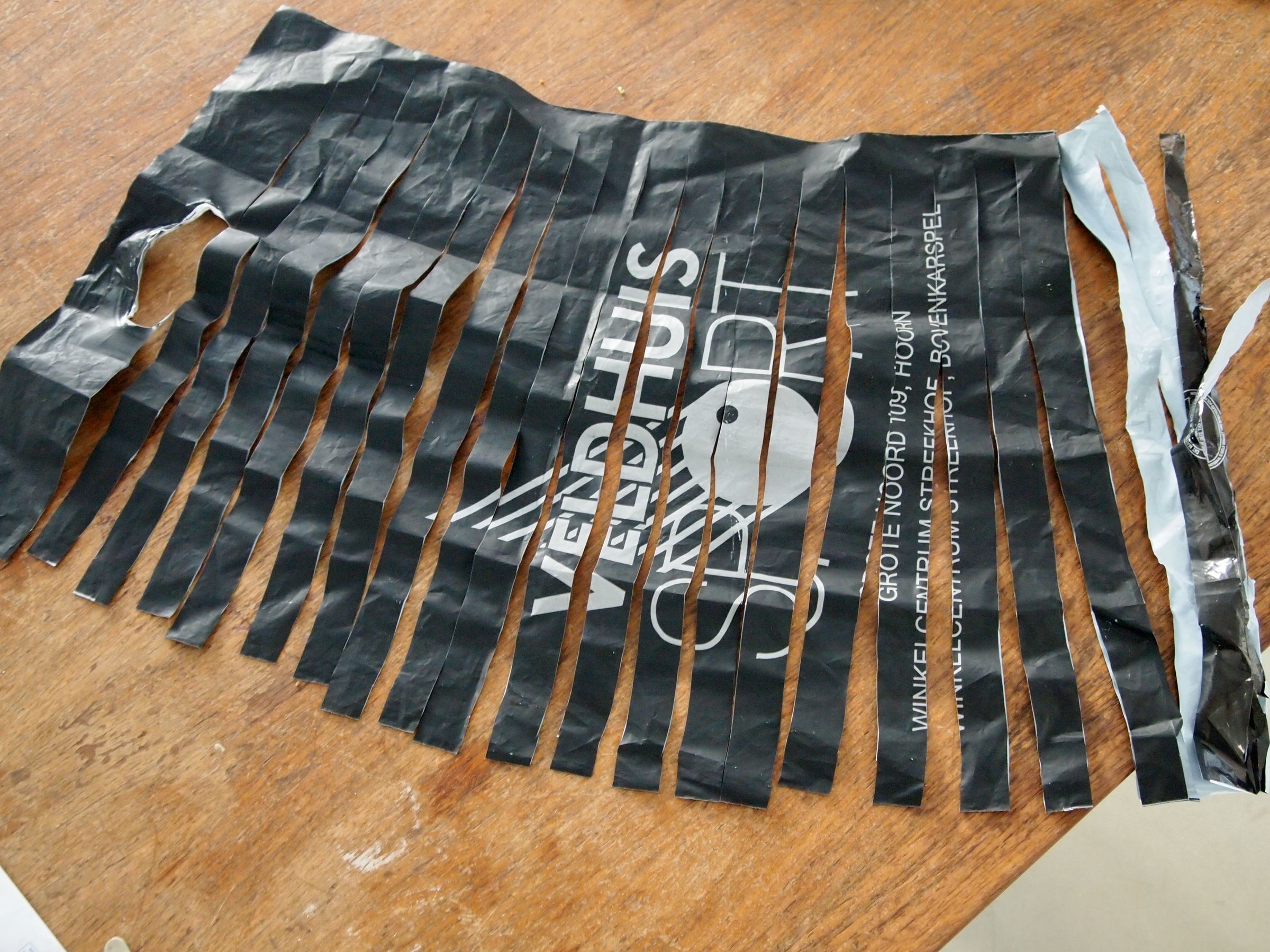 How to Make a Plarn Shopper : 4 Steps (with Pictures) - Instructables