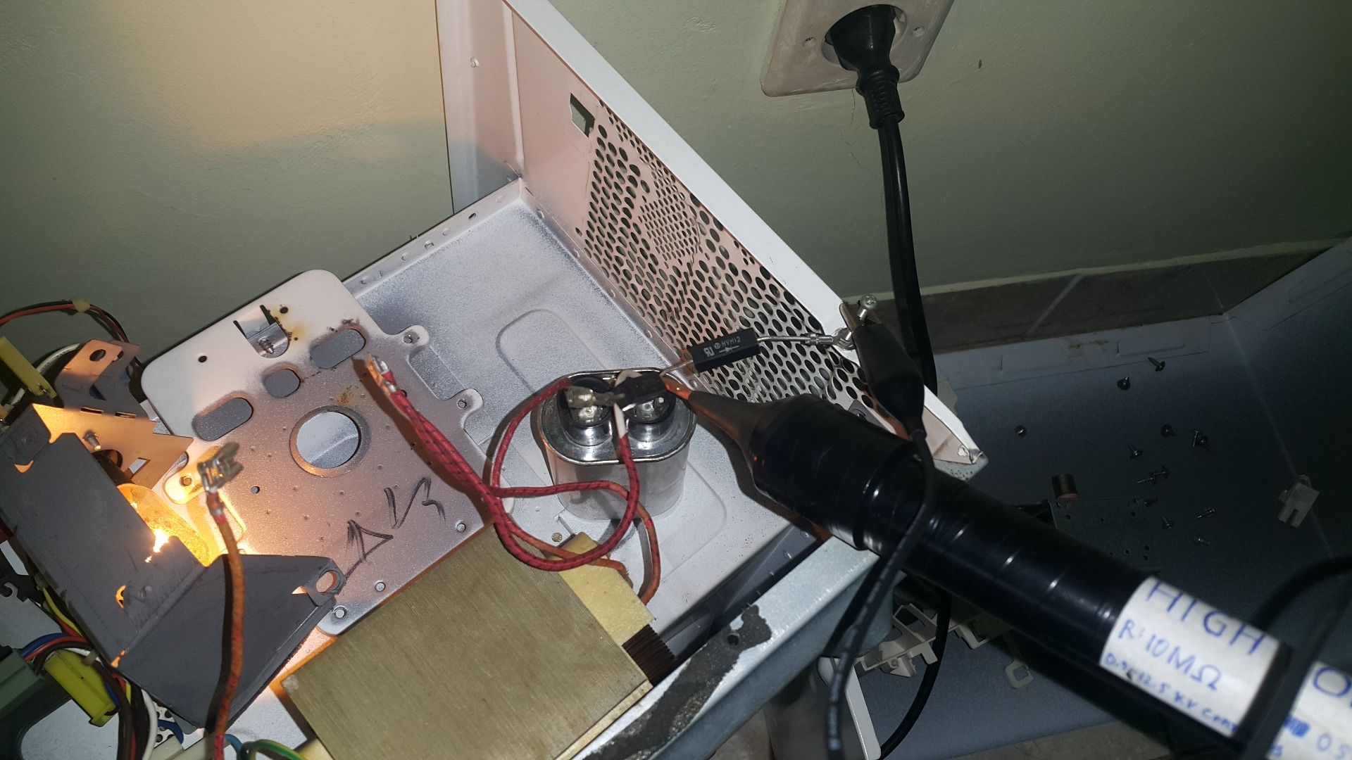 DIY HIGH VOLTAGE MULTIMETER PROBE : 8 Steps (with Pictures) - Instructables