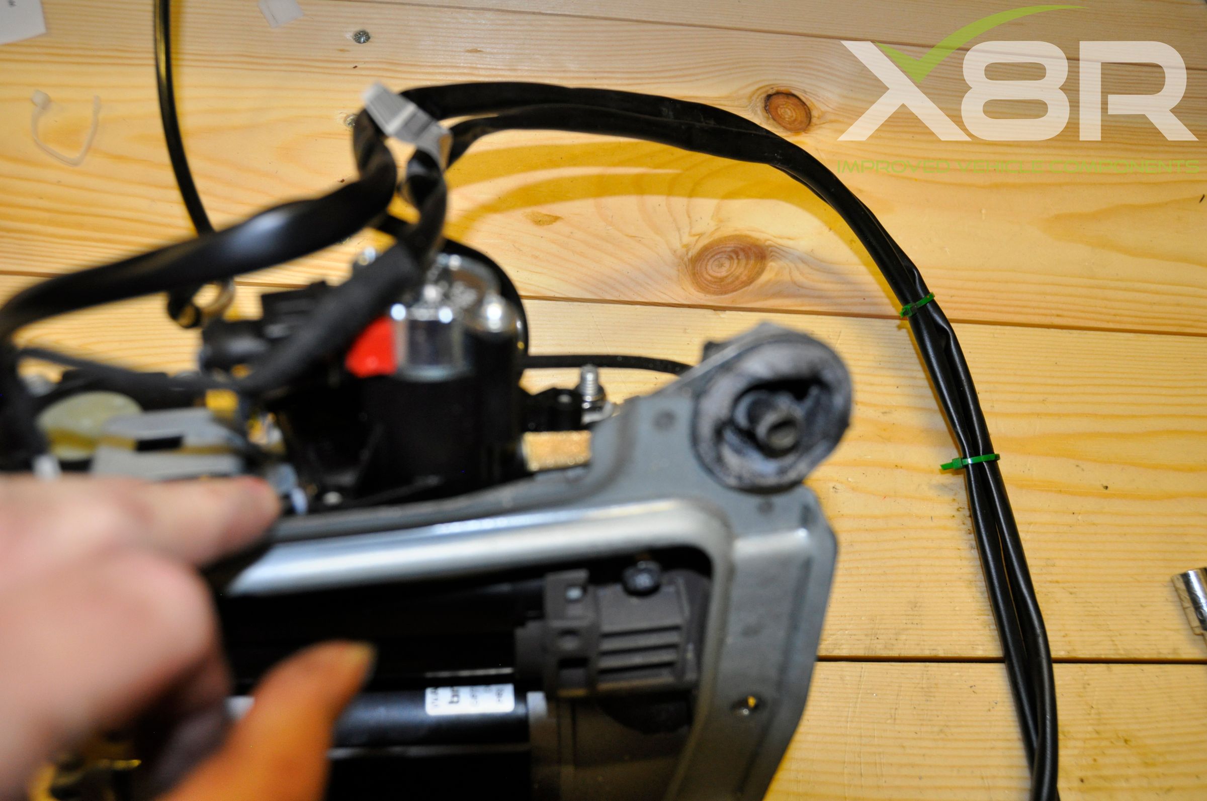 Range Rover L322 Wabco Air Suspension Compressor Removal : 8 Steps ...