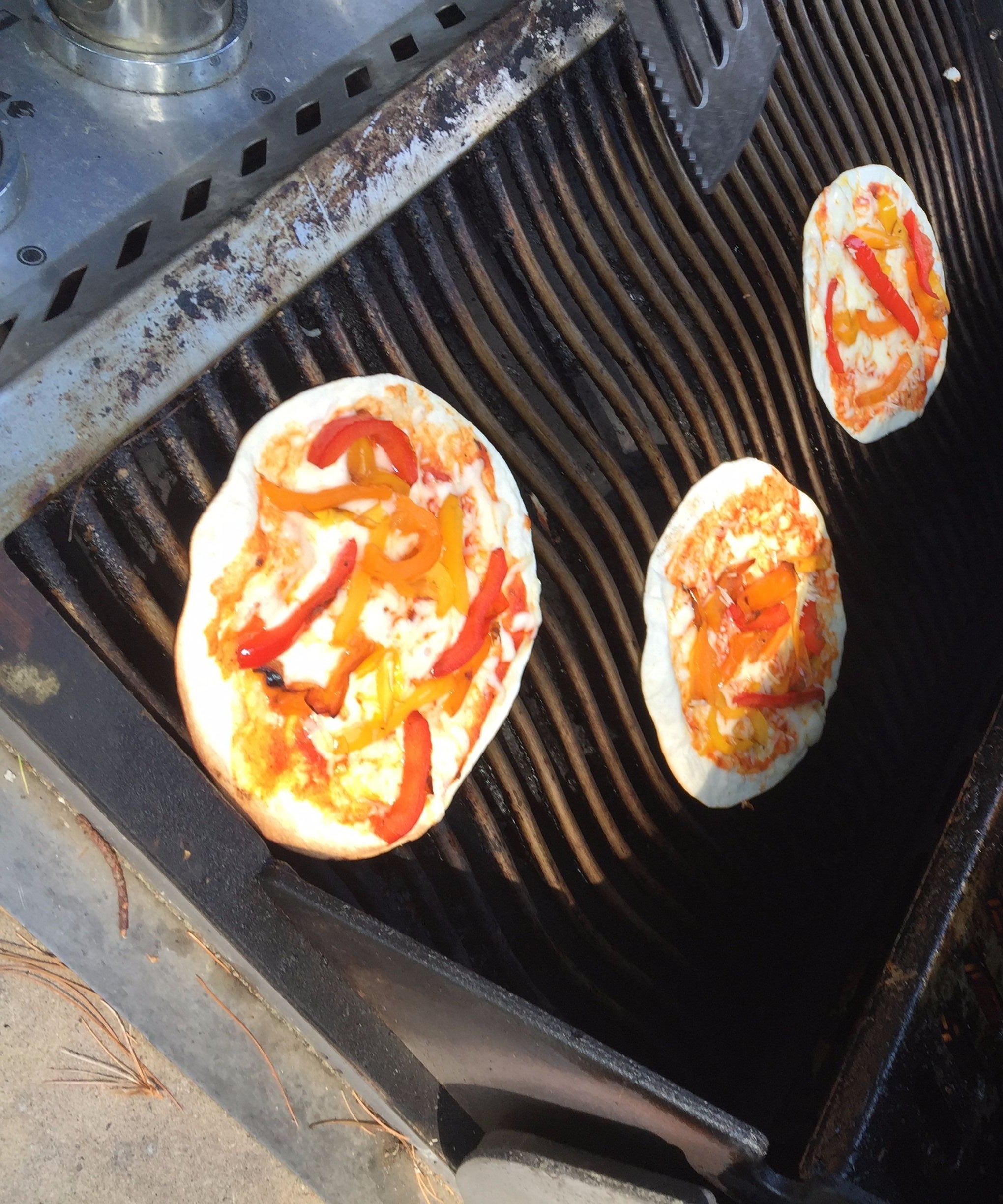 Barbecued Mini Pizzas! : 4 Steps - Instructables