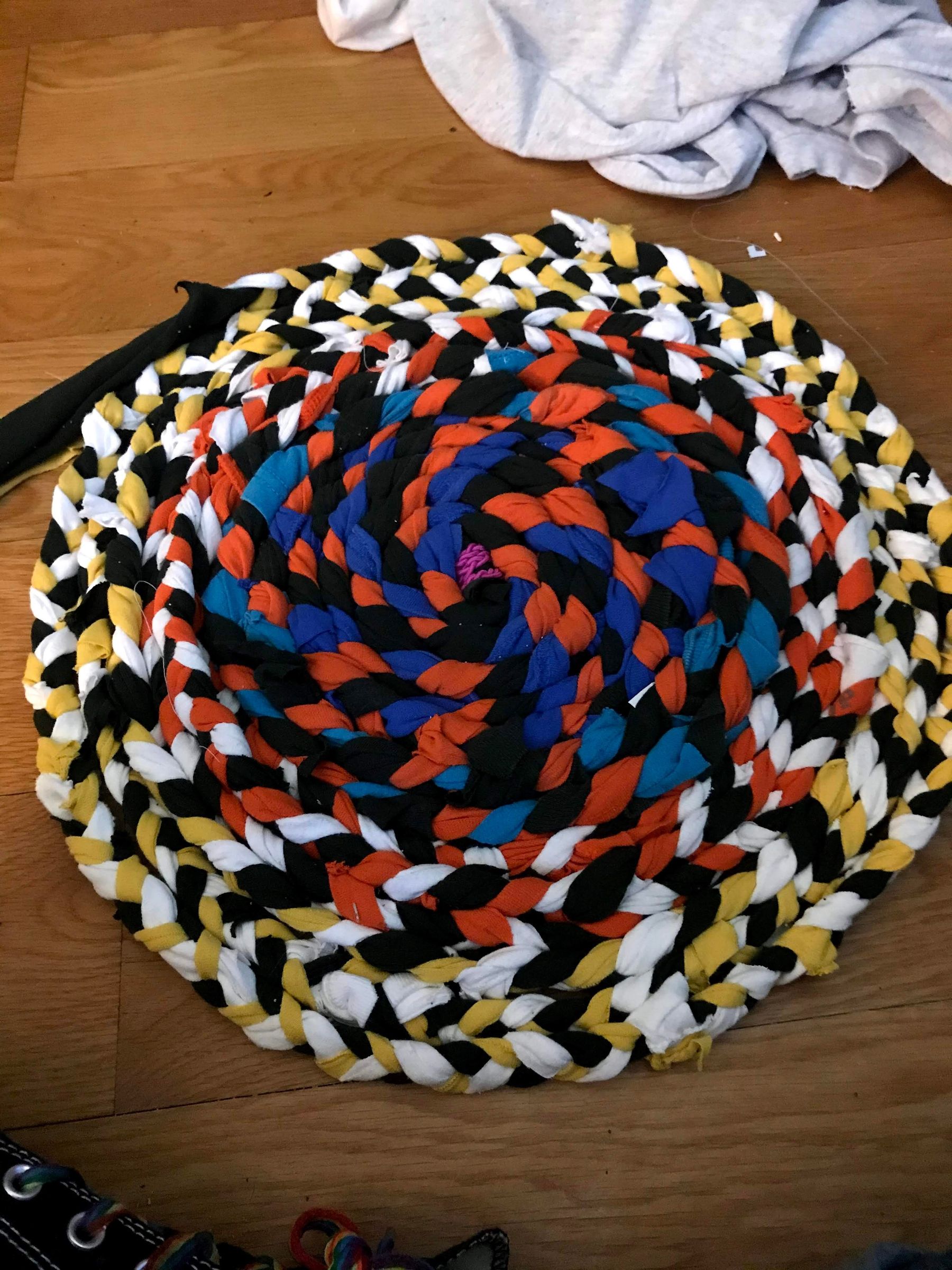 T-Shirt Scrap Rug : 3 Steps - Instructables