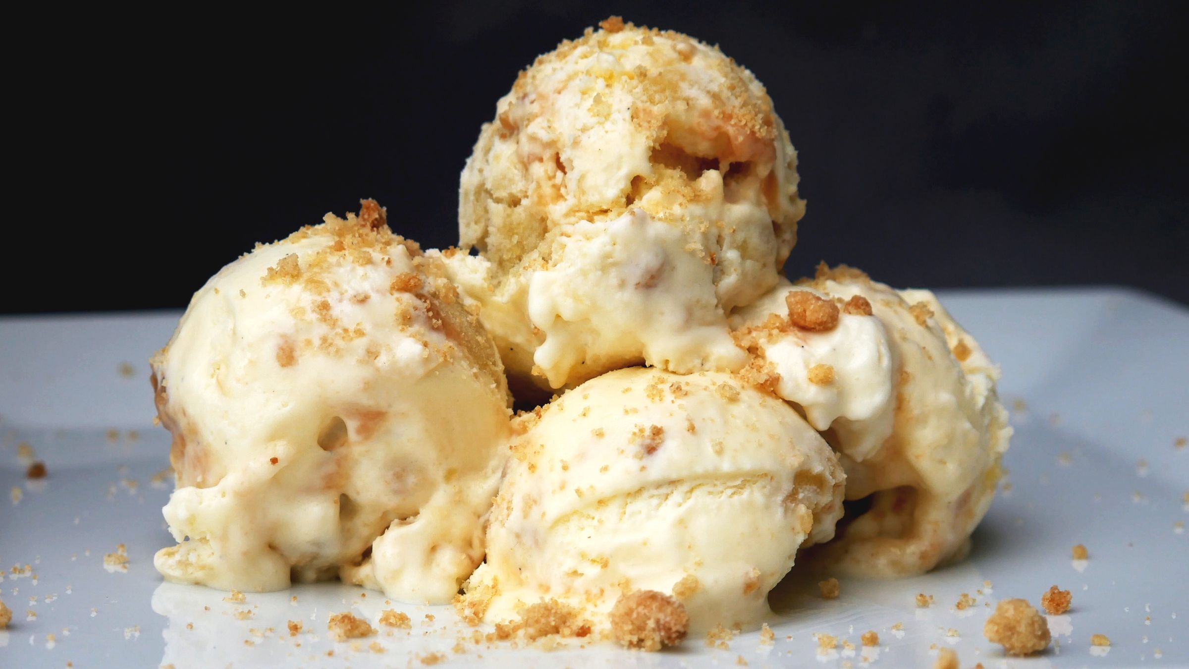 Apple Crumble With Ice Cream