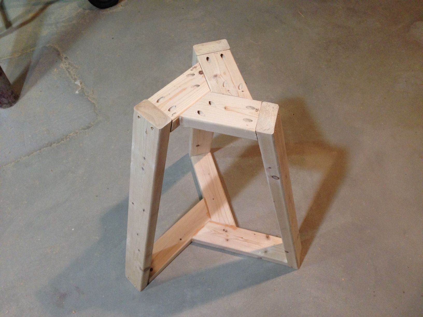 Simple Round Table : 15 Steps (with Pictures) - Instructables