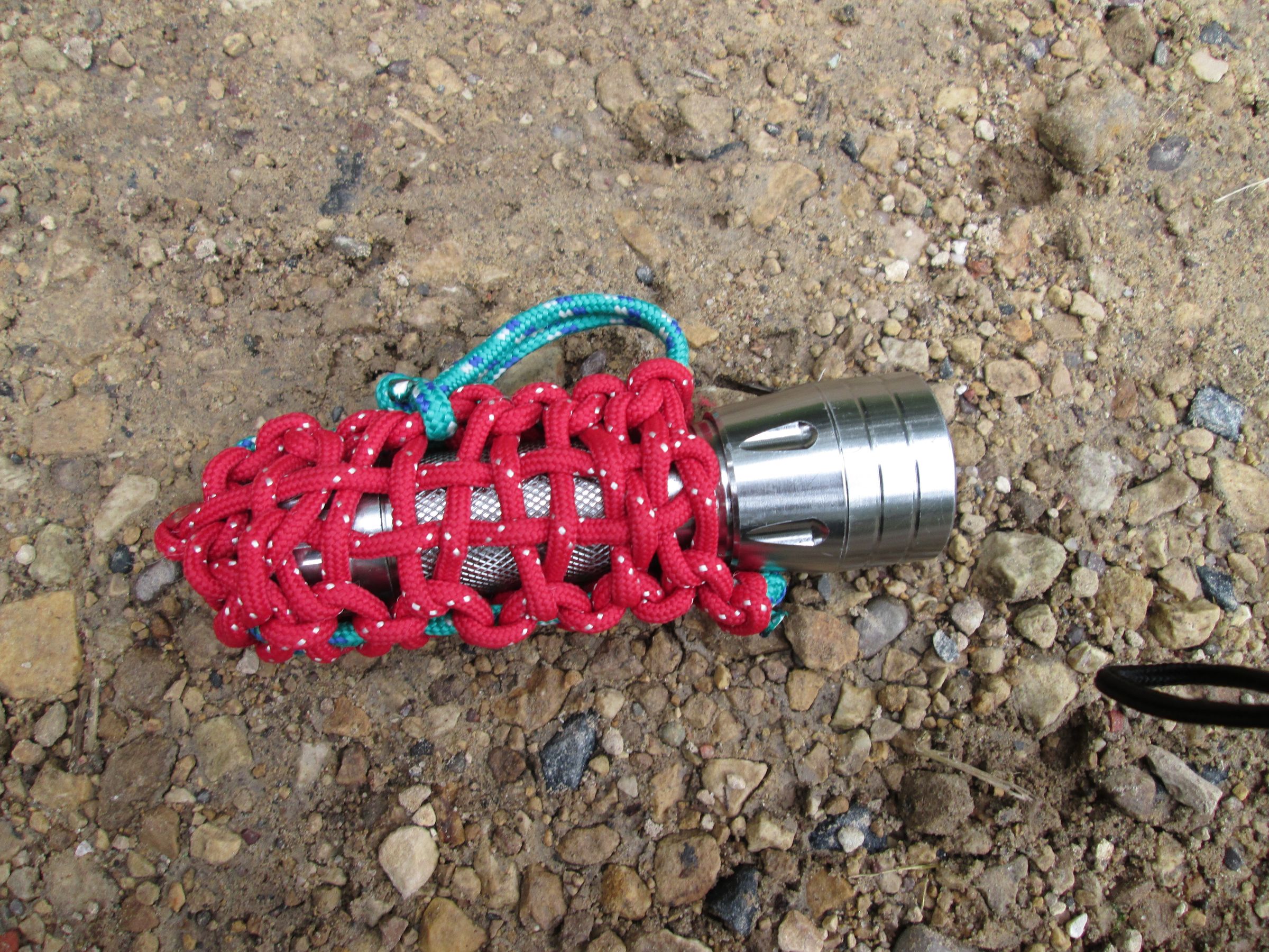 Paracord Flashlight Holster : 7 Steps - Instructables