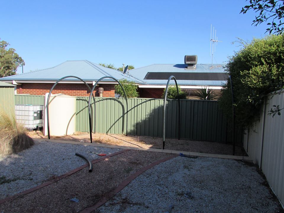 Poly Pipe Greenhouse and Shadehouse With Sprinkler System : 8 Steps ...