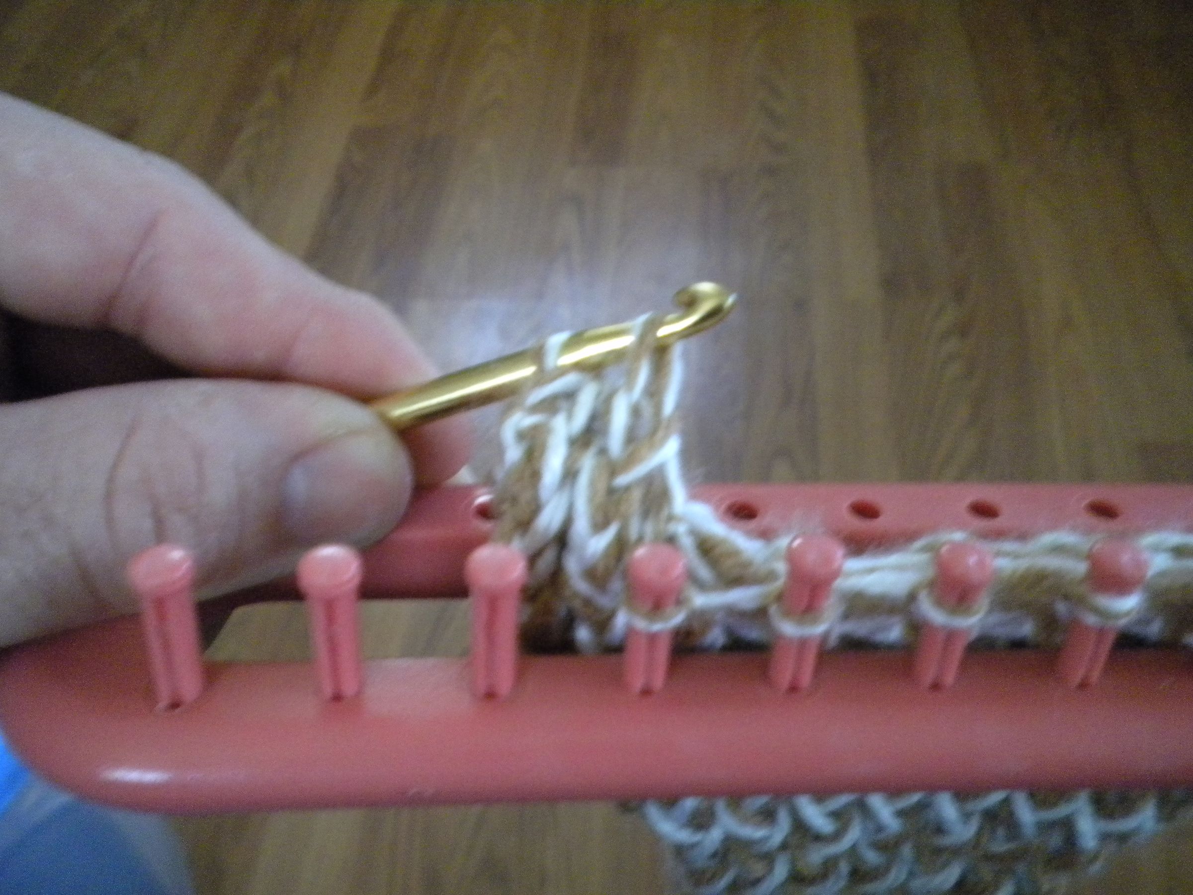Infinity Scarf on a Loom : 8 Steps - Instructables