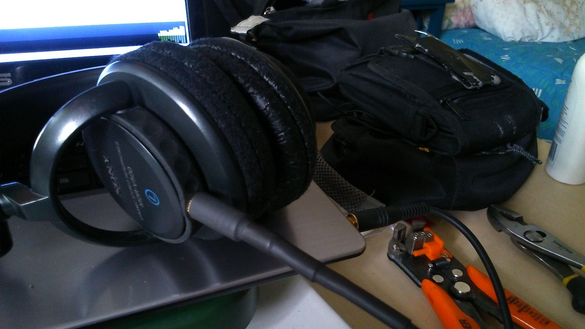 Headphone Removable Cable - Sony MDR-V500 : 9 Steps - Instructables