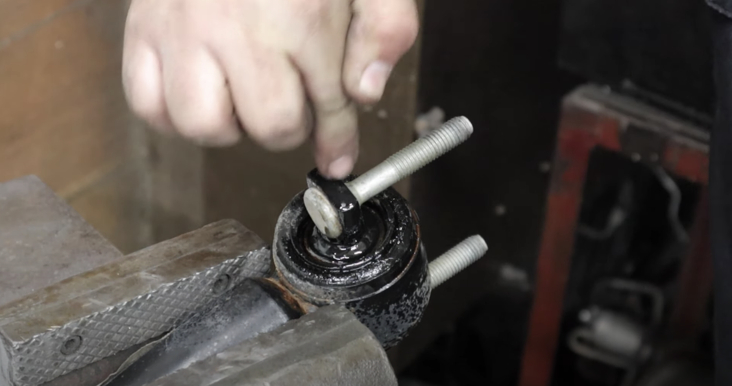 F150 2.5" Leveling Kit Install : 11 Steps (with Pictures) - Instructables