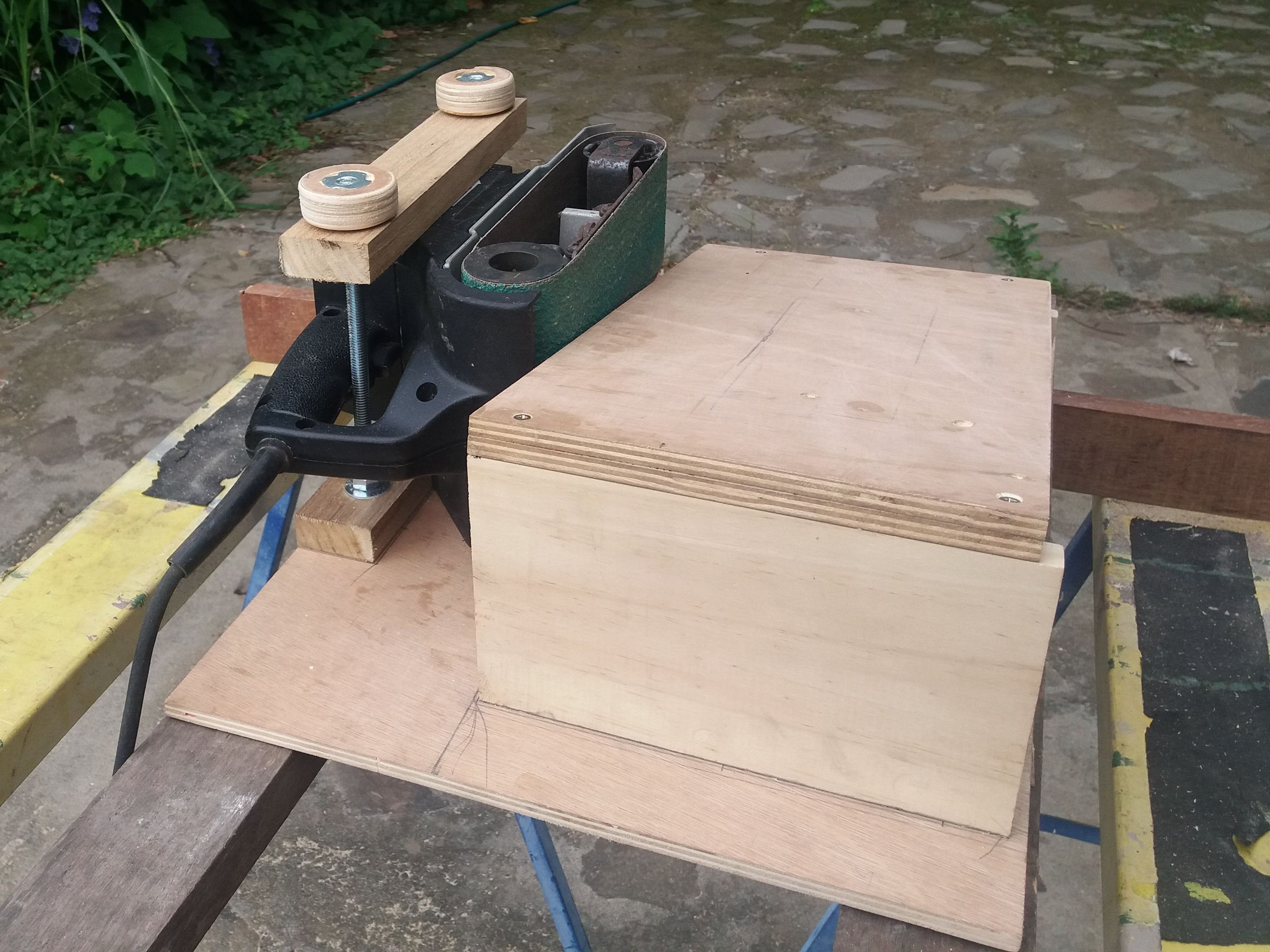 Benchtop Belt Sander Jig : 8 Steps (with Pictures) - Instructables