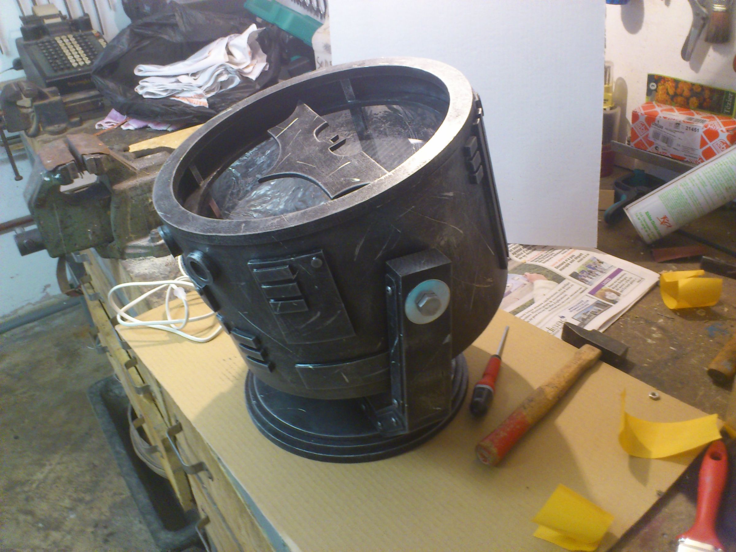 How to Make a BAT-signal : 8 Steps (with Pictures) - Instructables