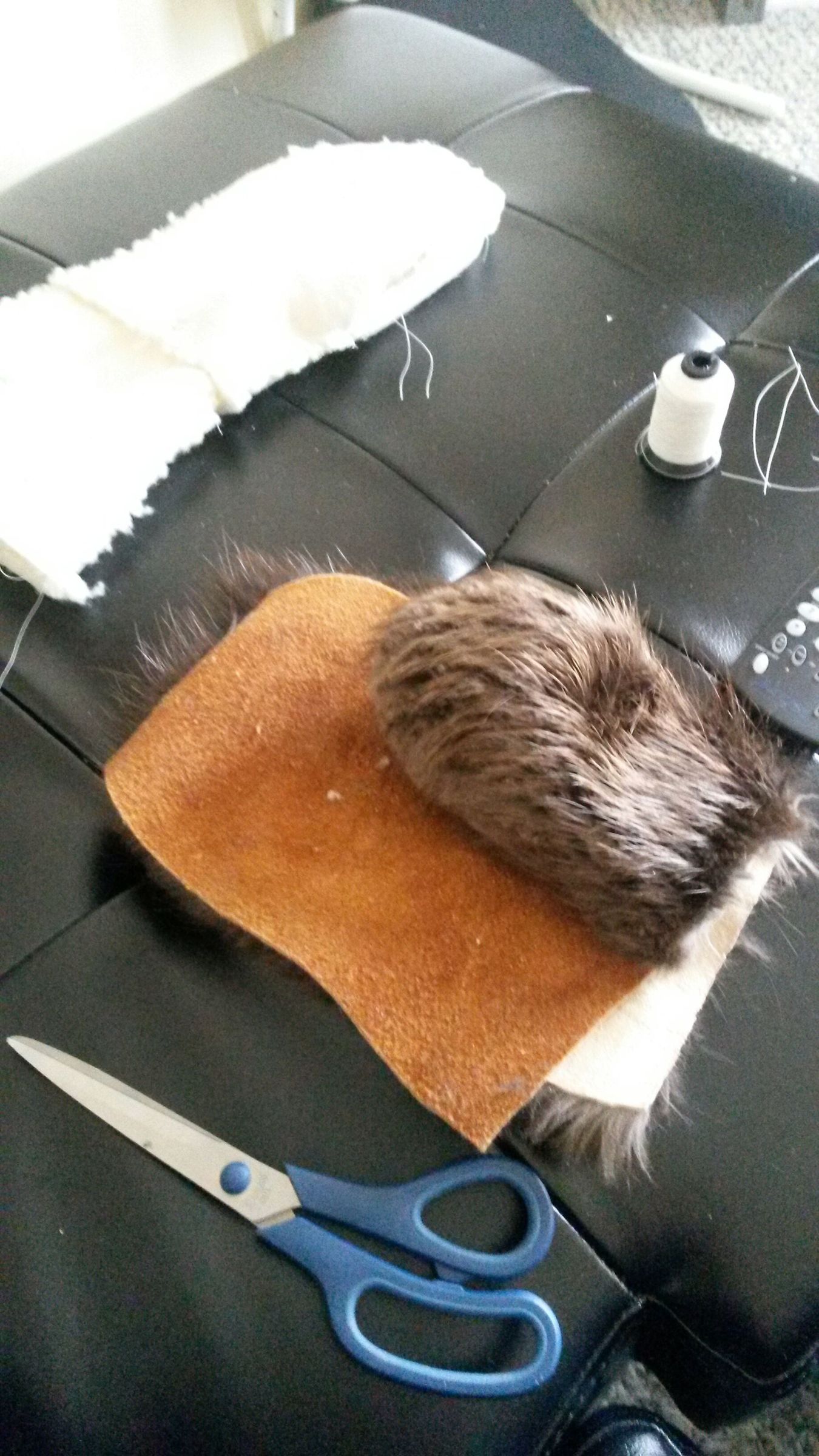 Woodland Cree Gauntlet Mitts : 8 Steps (with Pictures) - Instructables