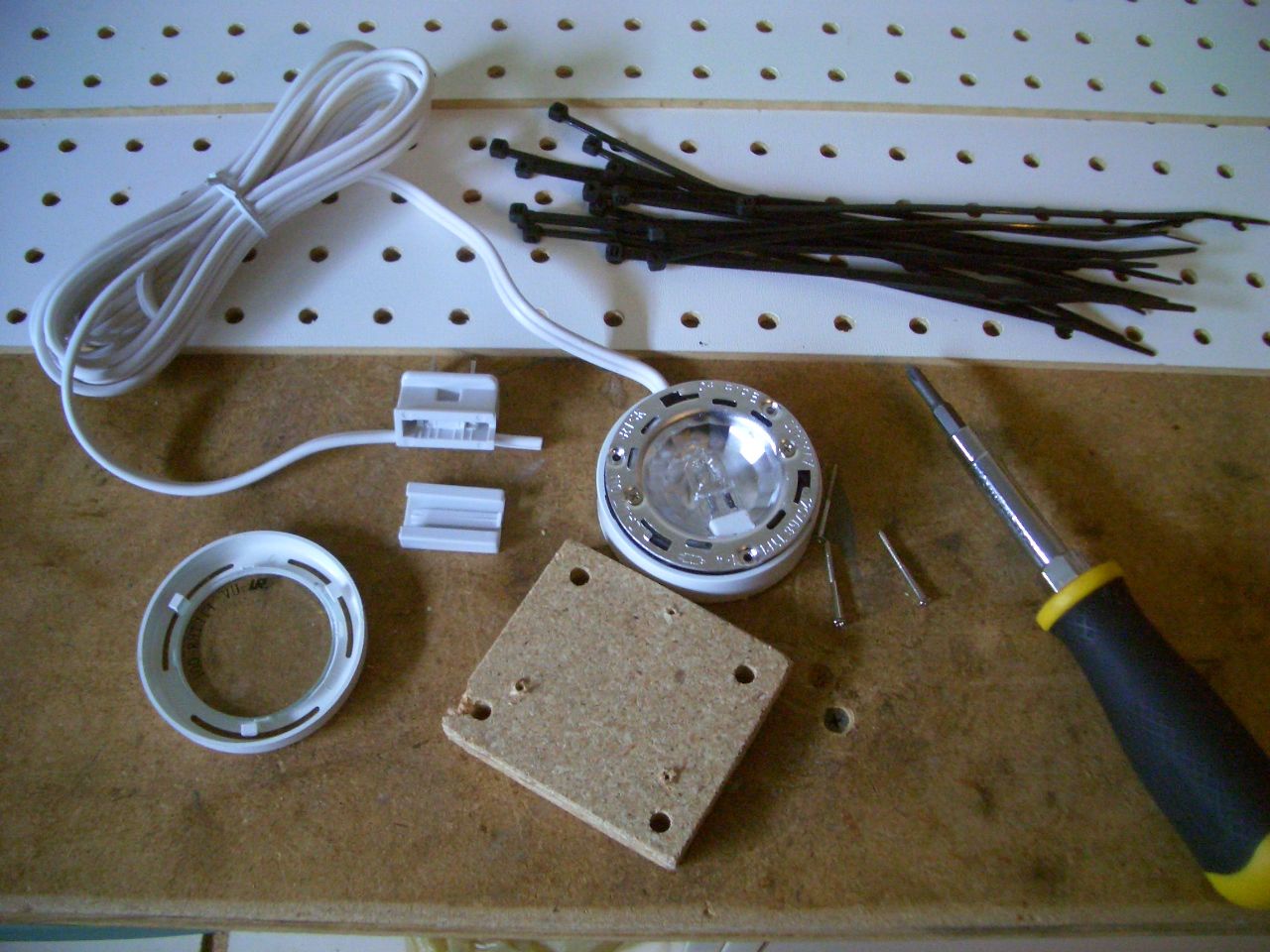 Custom Mounted Halogen Workbench Lights : 5 Steps - Instructables