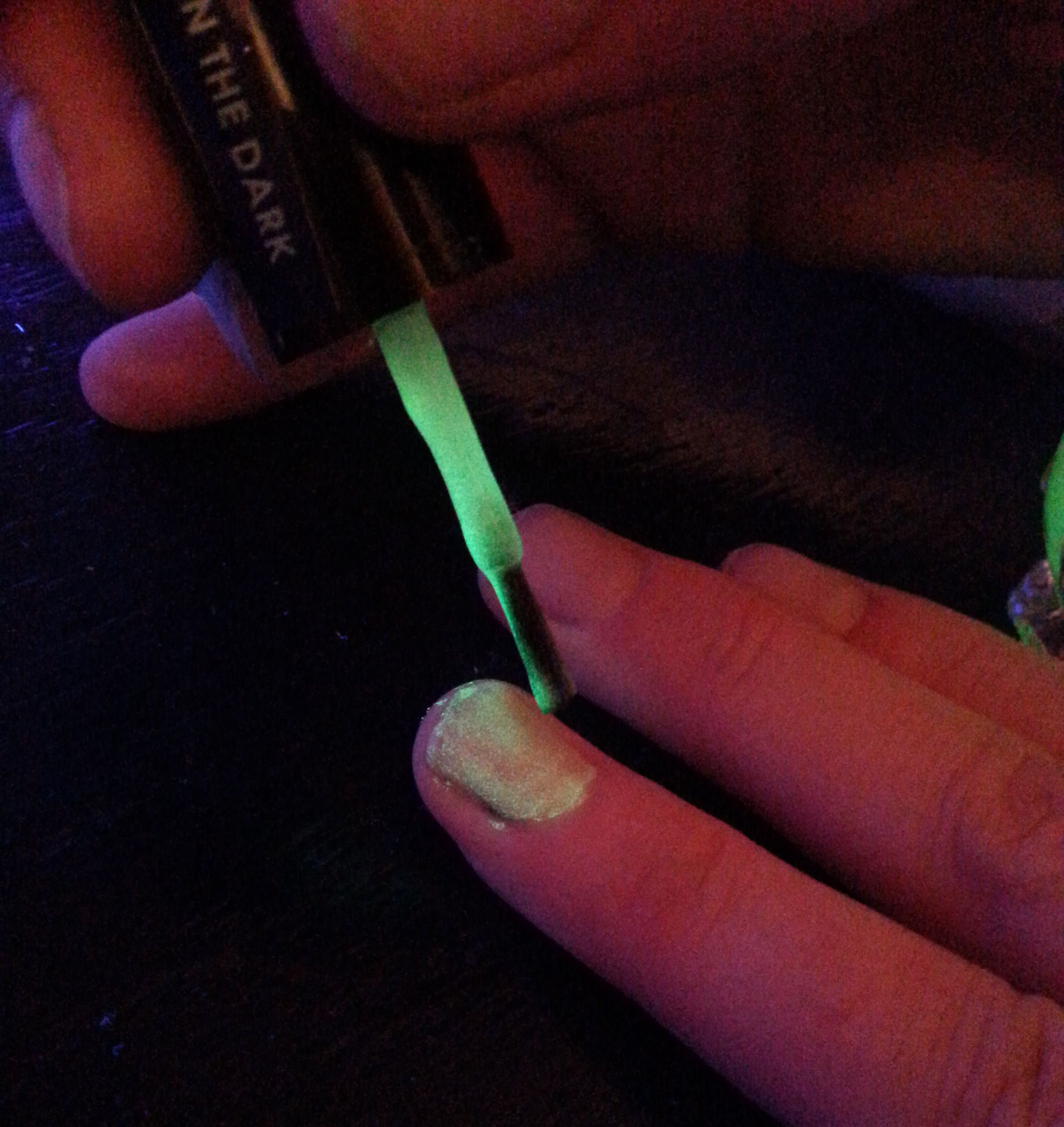 Lightning Fingernails : 4 Steps - Instructables