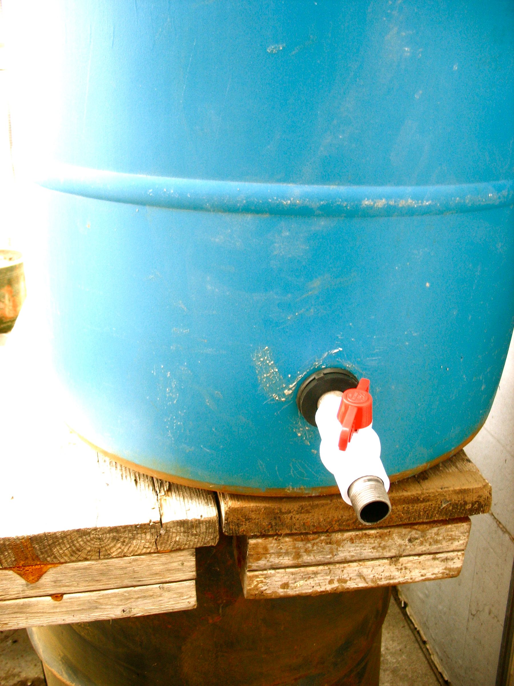 How to Make a Rain Barrel Water Catchment System (Better) : 4 Steps ...