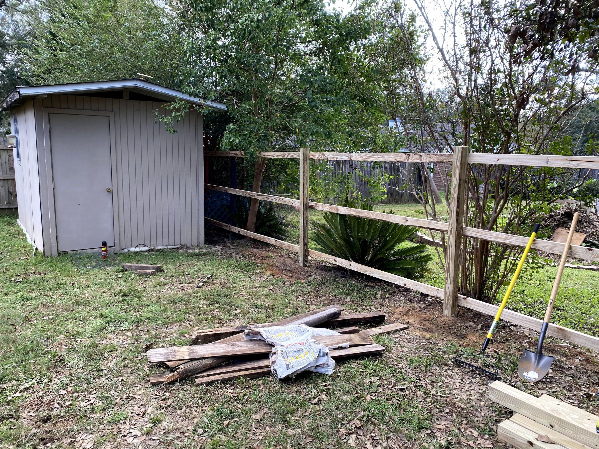 Build a Dog-Ear Fence From Scratch : 5 Steps (with Pictures ...