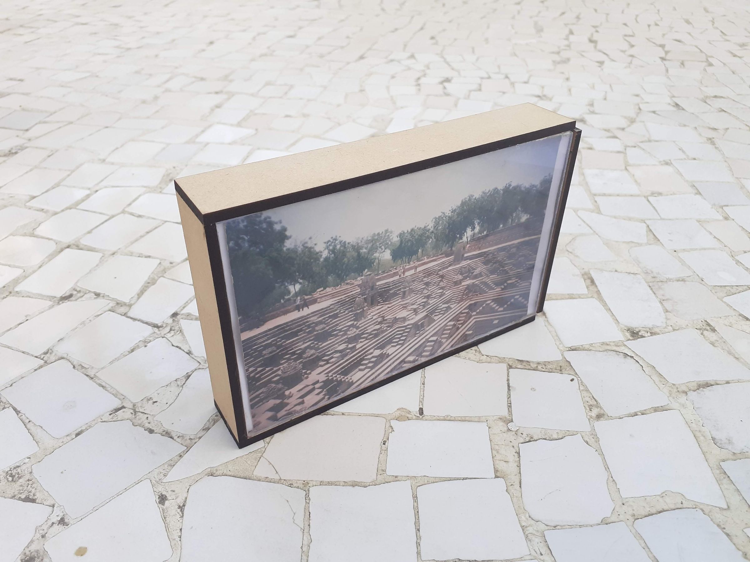 Secret Compartment in Photo Frame : 4 Steps (with Pictures) - Instructables