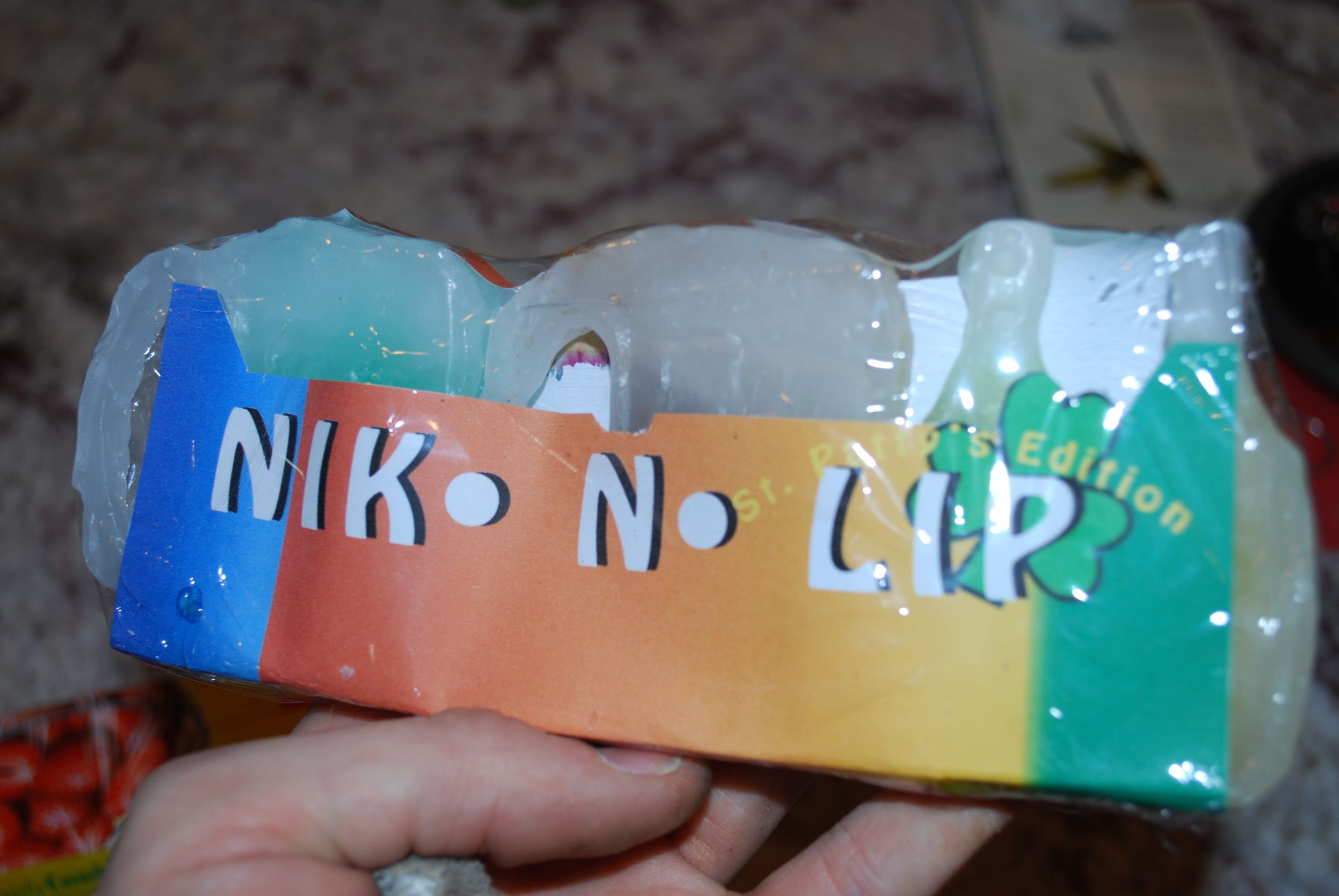Nik N Lip St. Patty's Day Edition : 9 Steps - Instructables