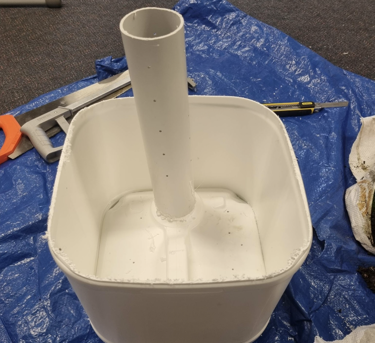 How to Make a Self Watering Planter Box Out of a Dish Wash Liquid Tub ...