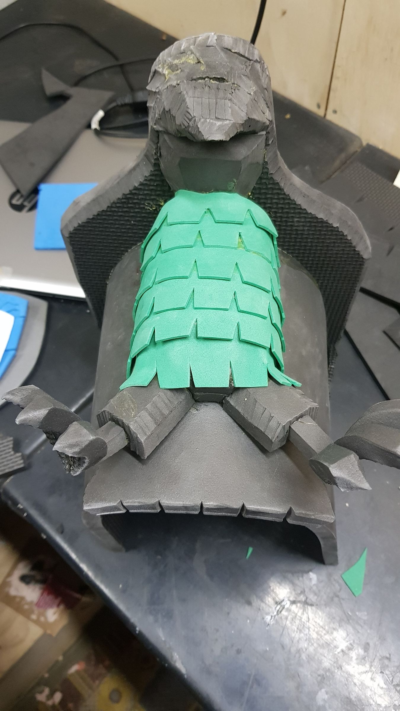 Judge Dredd Shoulder Armour : 3 Steps - Instructables